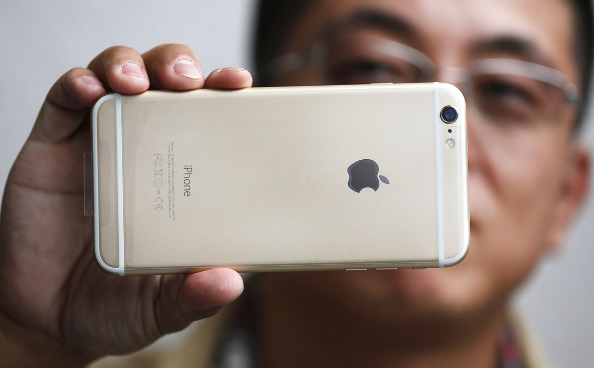 Iphone 6 In Hand Back