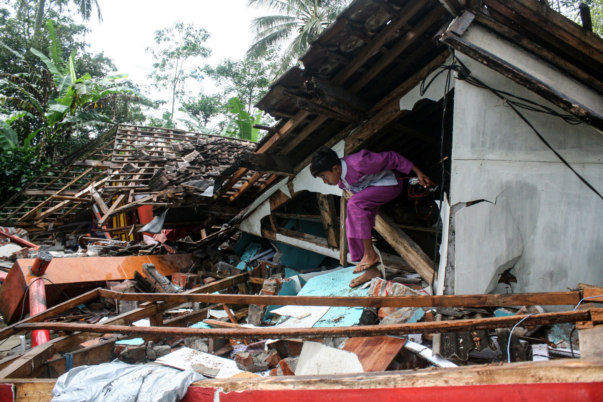 Indonesia’s Jokowi orders emergency response after strong quake hits ...