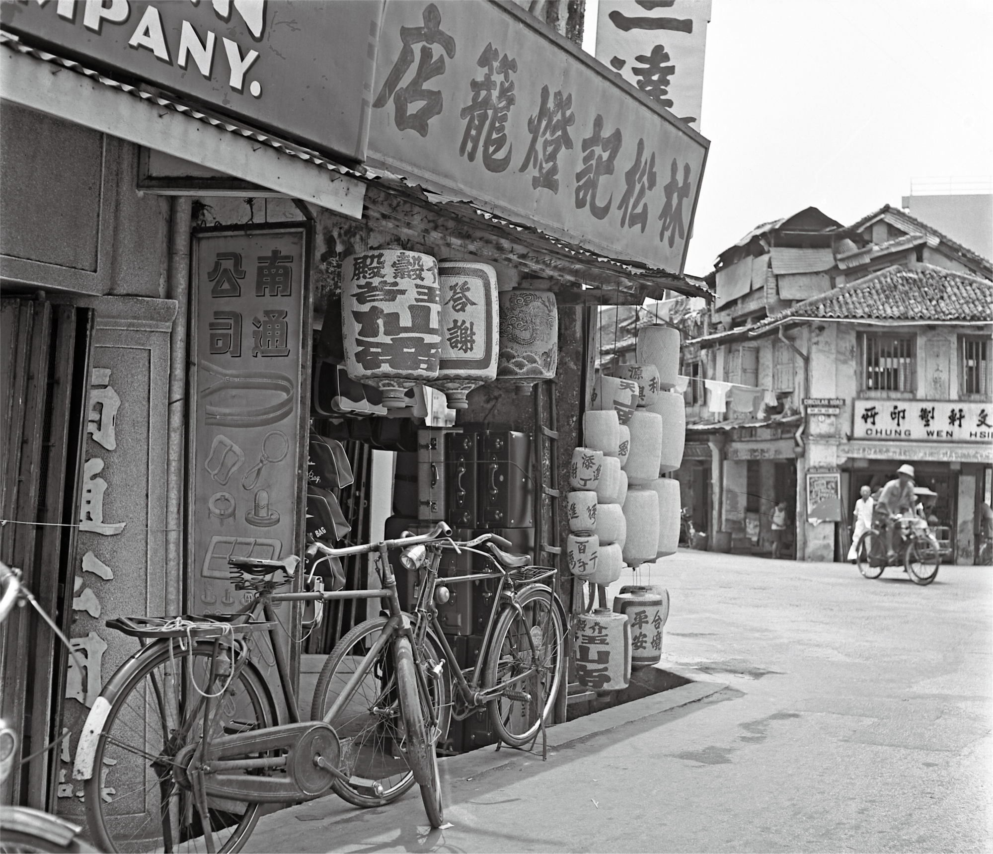 Old photos of Hong Kong and Singapore in the 1950s tell the tale of two ...
