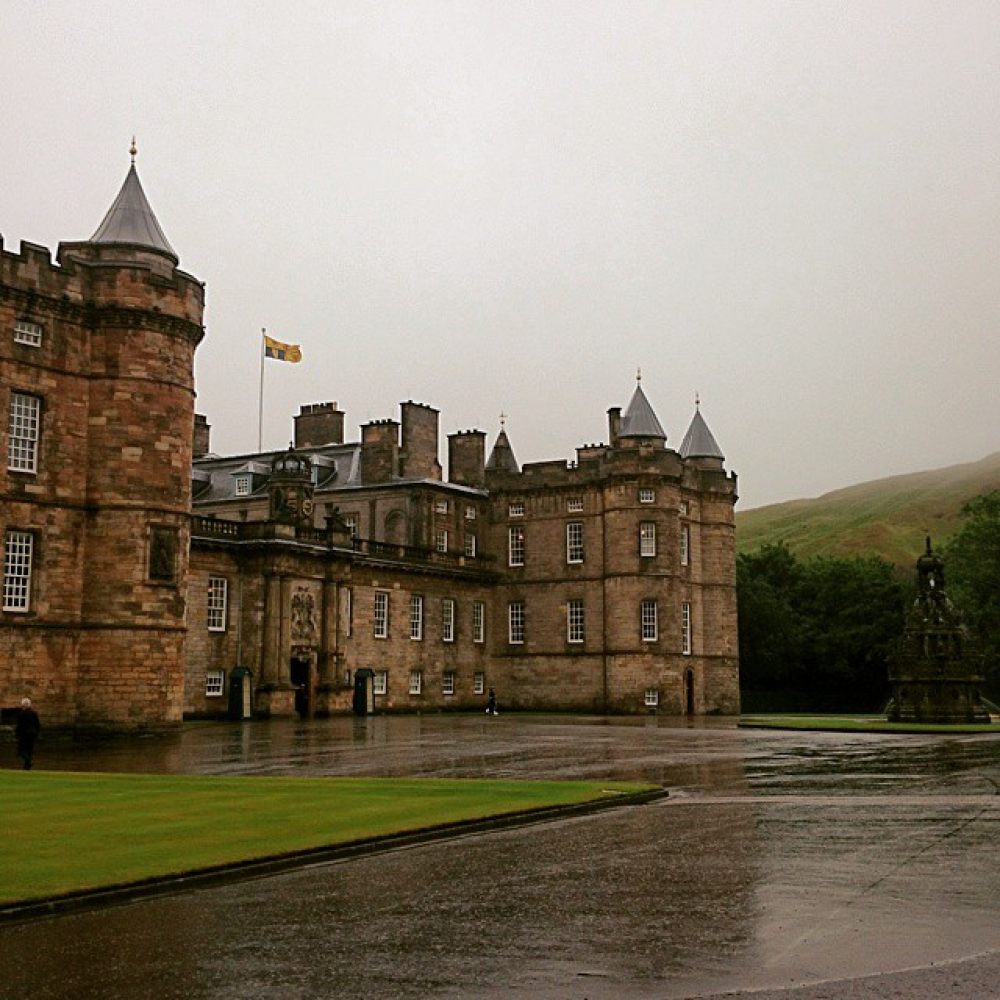 5 of Queen Elizabeth’s homes, from London’s Buckingham Palace to ...