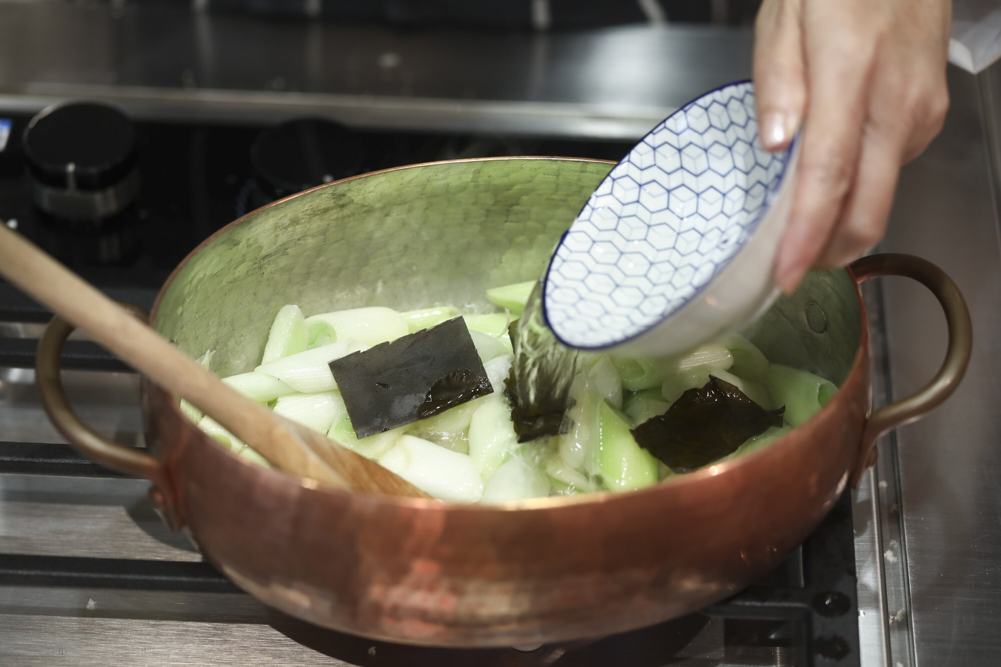How to make sake-steamed clams with butter, leeks, seaweed and udon ...
