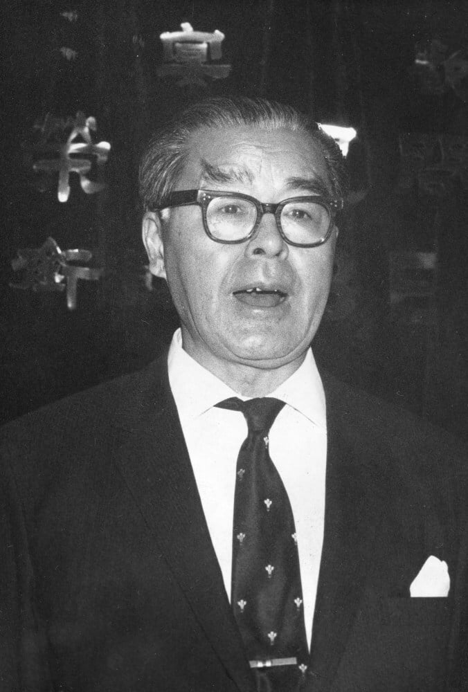 Who are Chinese-American couple that gave the Met US$125 million ...