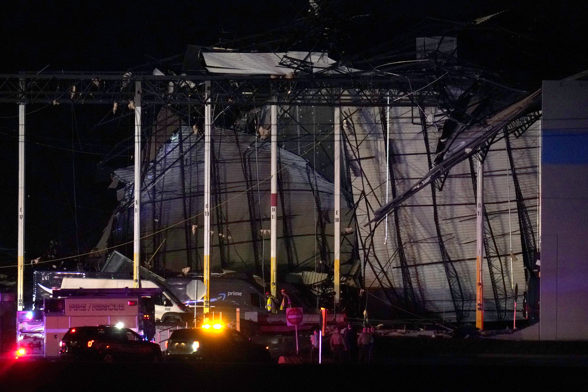 Amazon factory collapses as deadly tornadoes lash Illinois, Kentucky ...