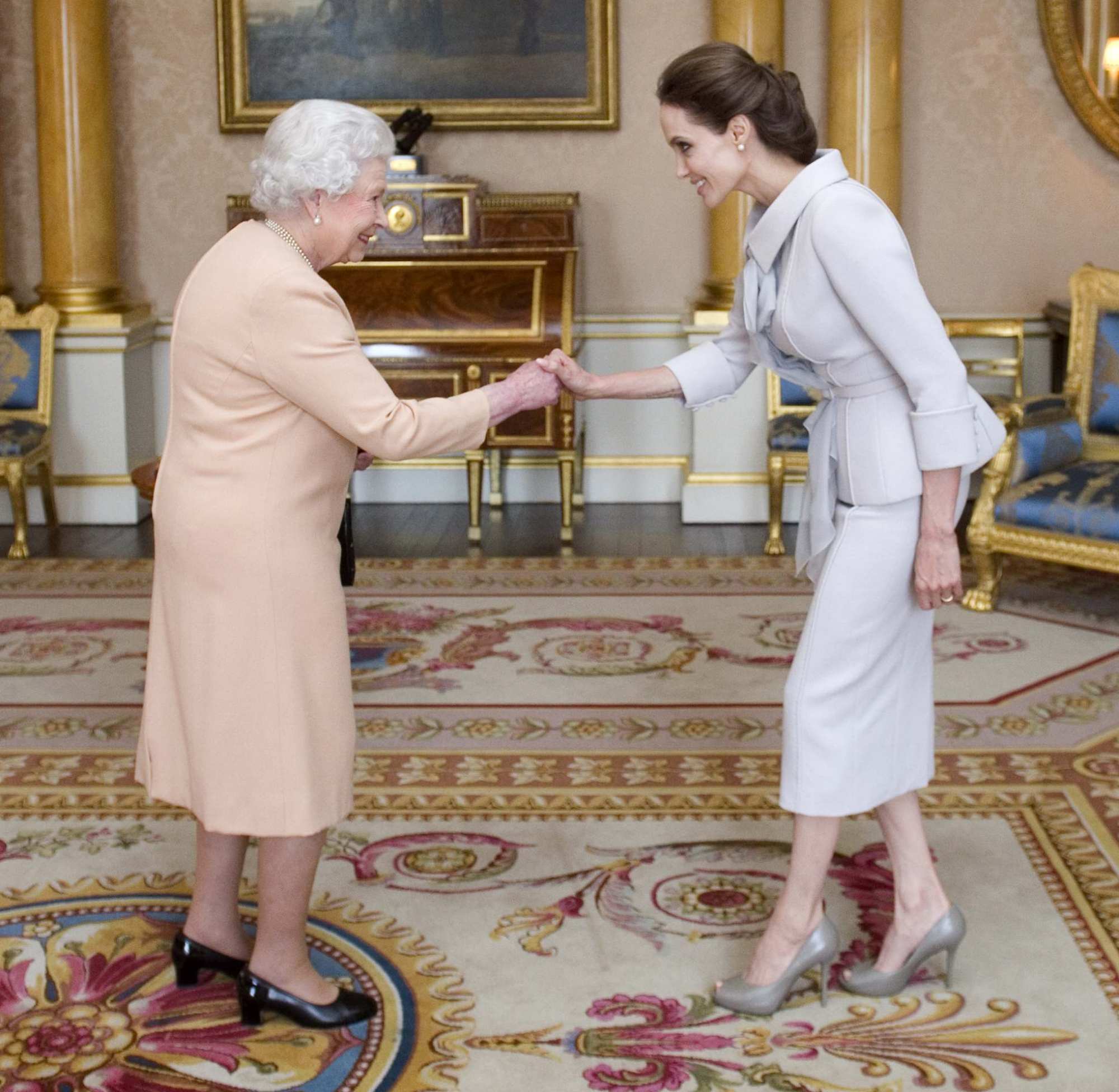 14 celebrities made a knight or dame by Queen Elizabeth and other ...