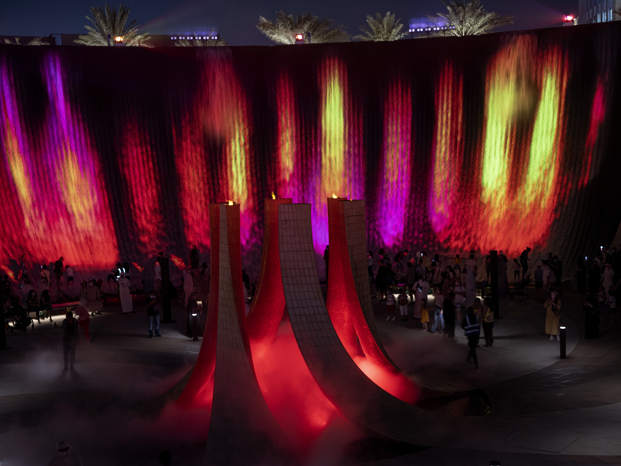 Expo 2020 water feature: Dubai’s seemingly gravity-defying star ...
