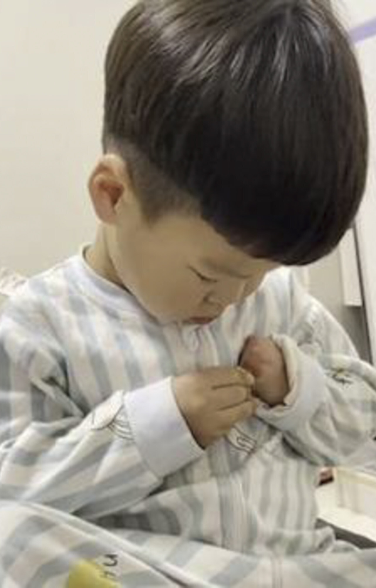 ‘I fought dinosaurs’: Chinese boy, born with no fingers on 1 hand ...