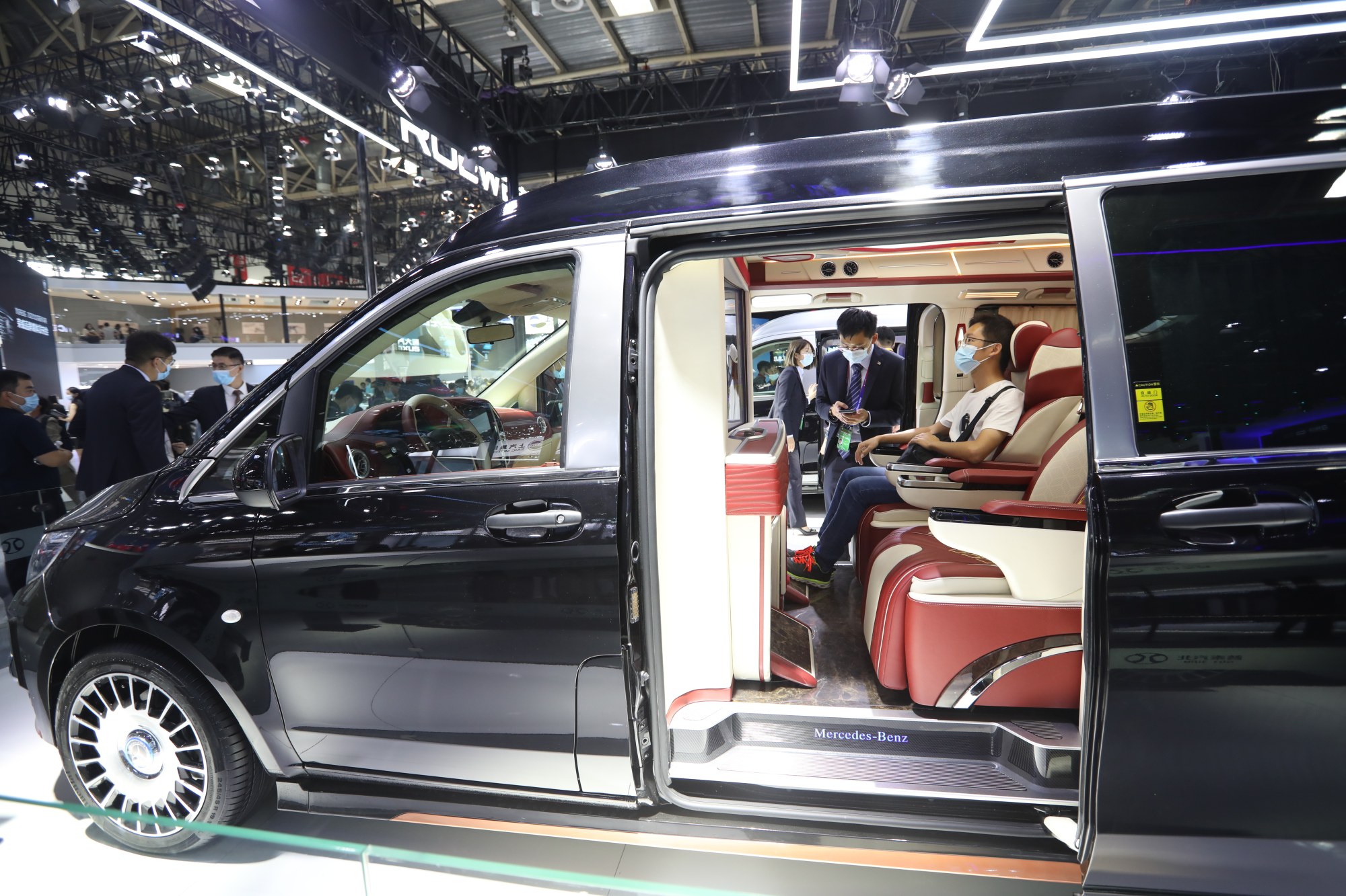 Chinese electric vehicle companies find a niche making short-haul ...