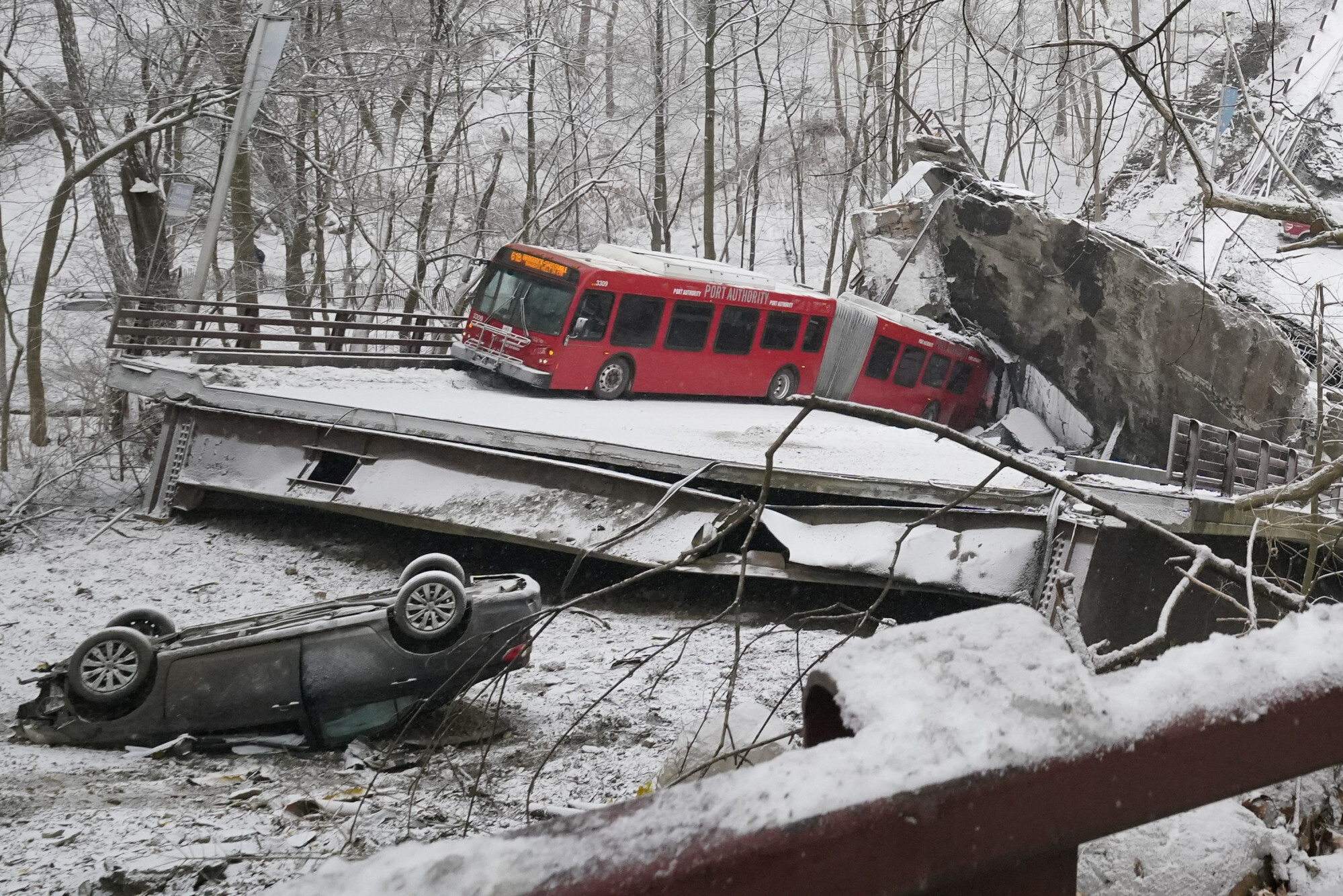US bridge collapses hours before Biden visit to highlight US$1 trillion ...