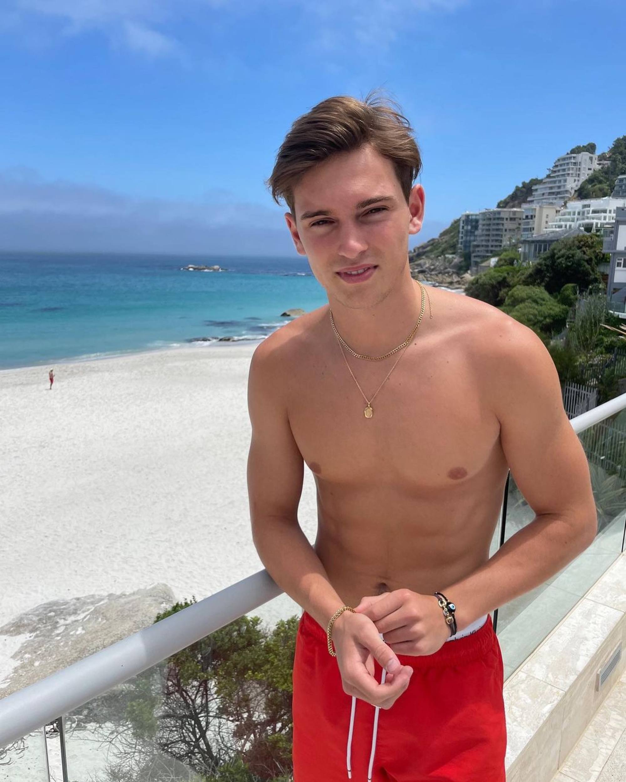 Spencers reunited! Princess Diana’s gorgeous nieces Kitty, Amelia and ...