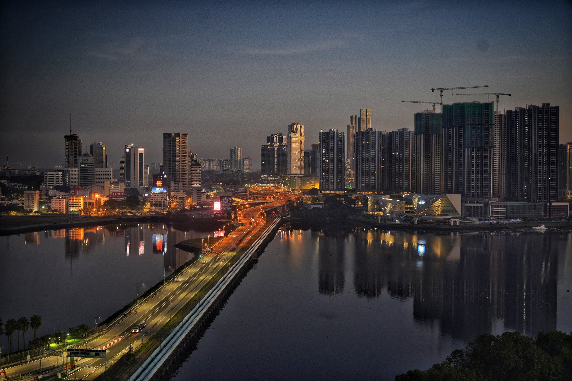 Cheers, fireworks as thousands cross Singapore-Malaysia land border ...