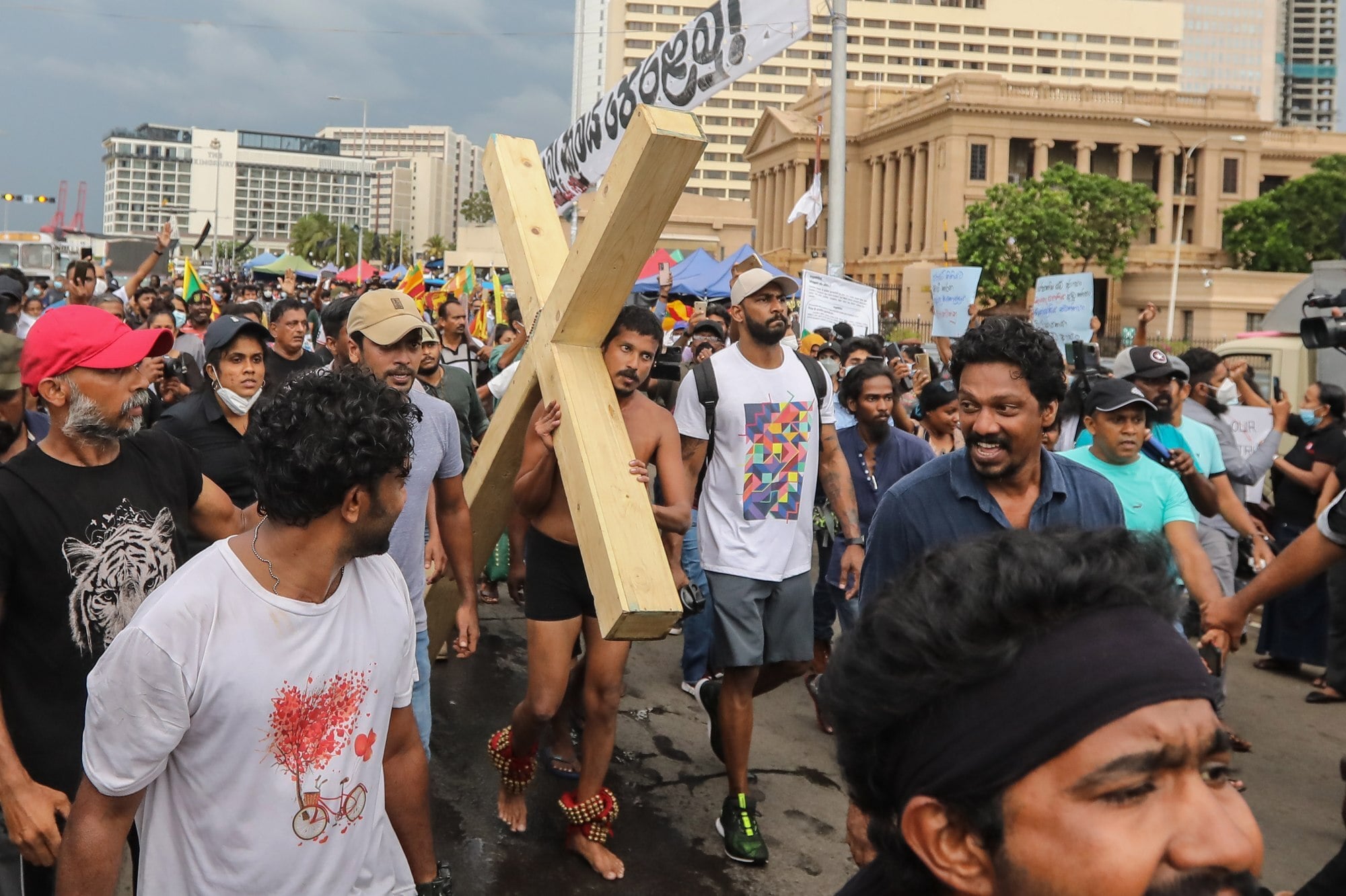 Pope asks Sri Lanka to reveal Easter 2019 bombers over political ...