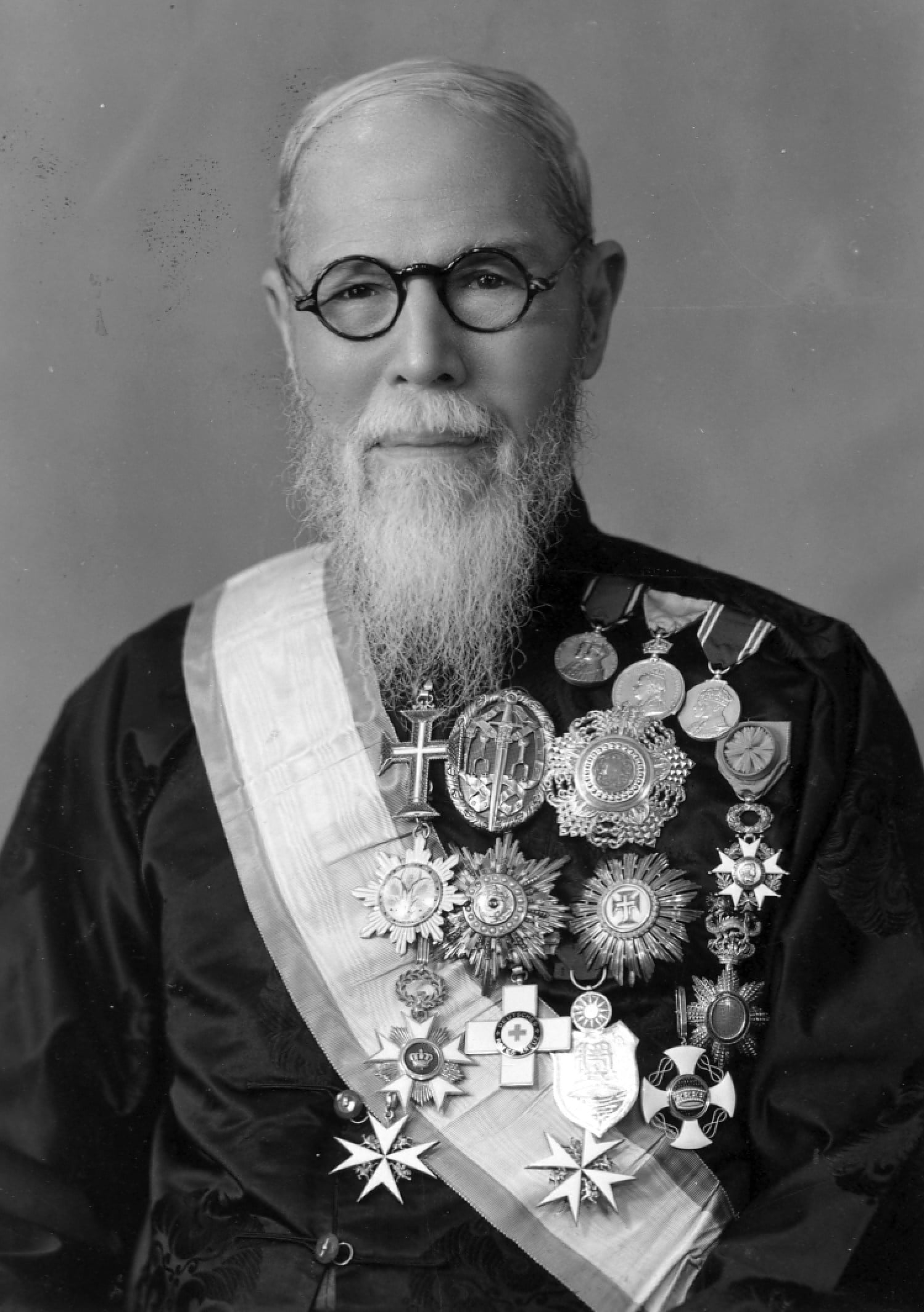 Sir Robert Ho Tung, man and money: how a Hong Kong Eurasian built a ...