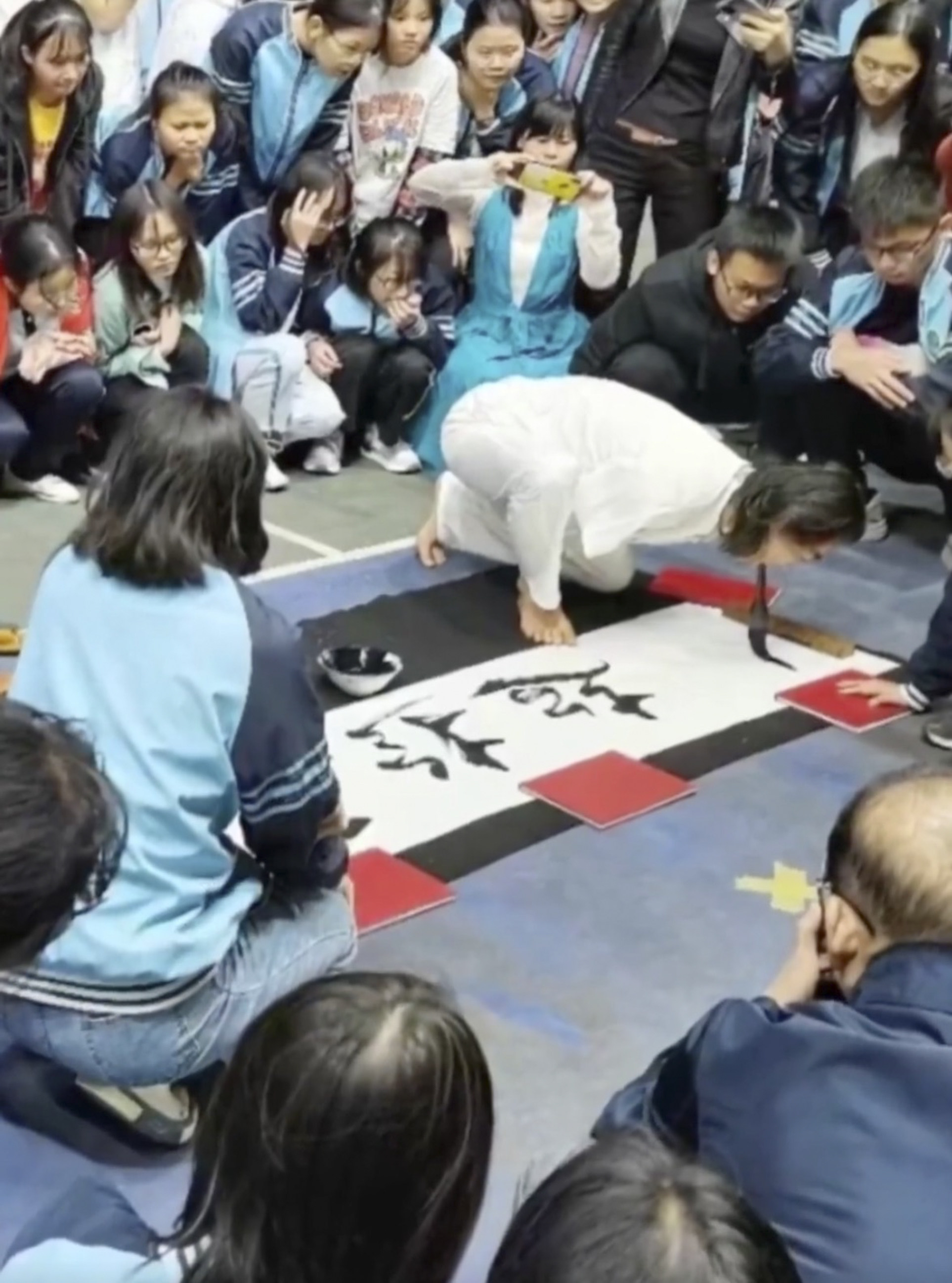 Man in China with no arms shows millions how the disabled can live full ...