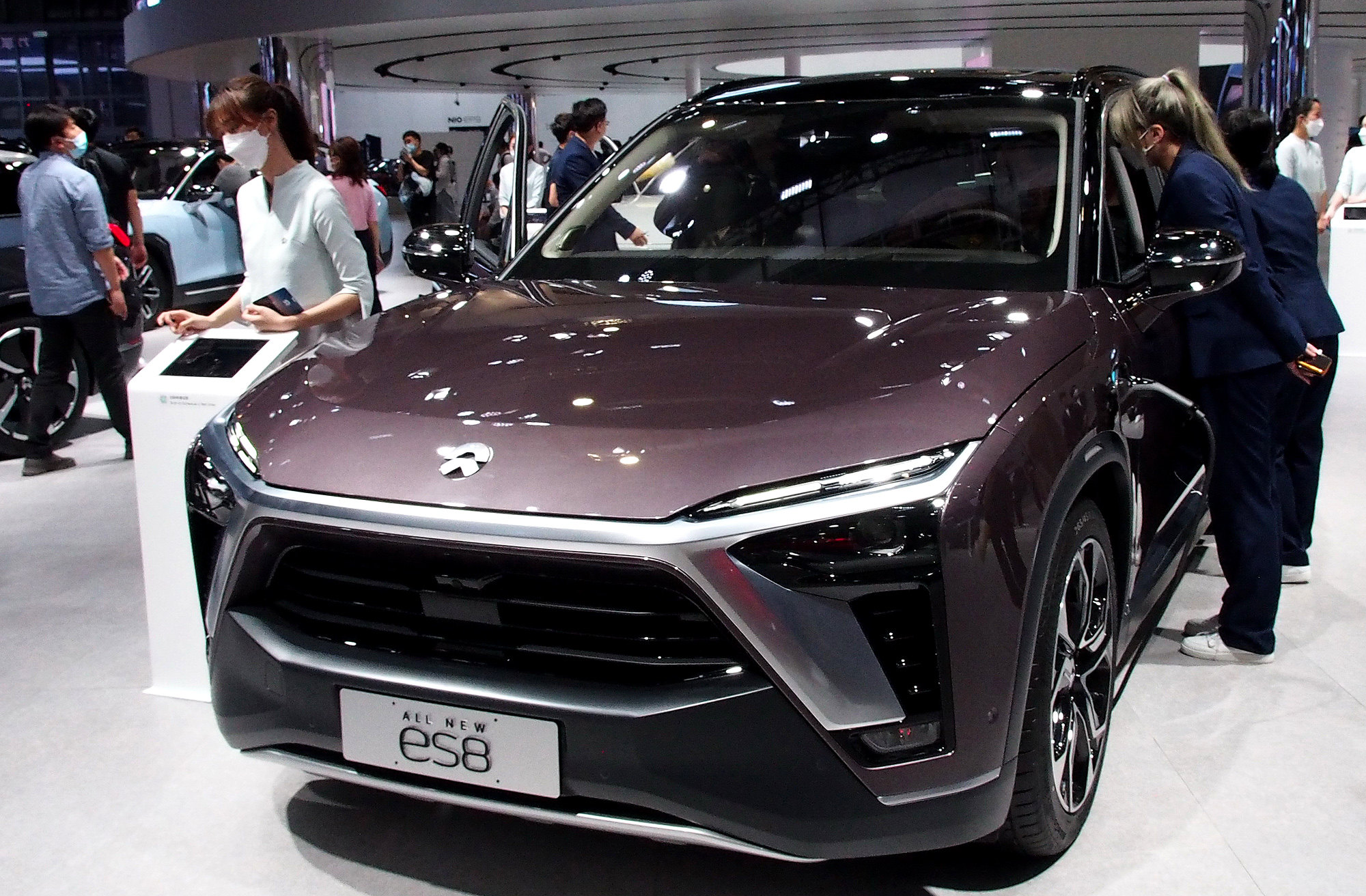 Two dead after Nio car falls from third floor of headquarters building ...