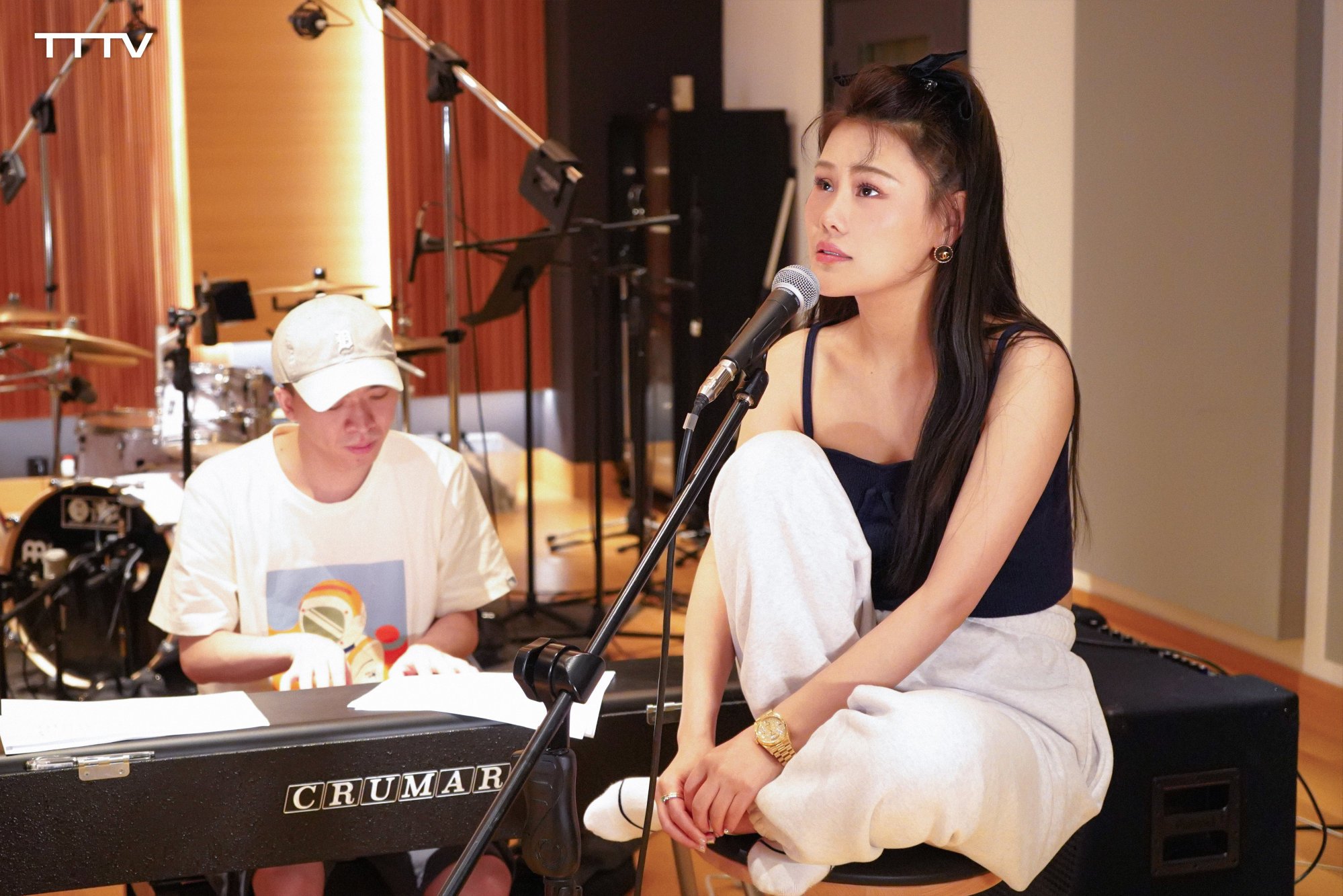 Who is Tia Ray? Meet the Chinese singer with one of the bestselling ...