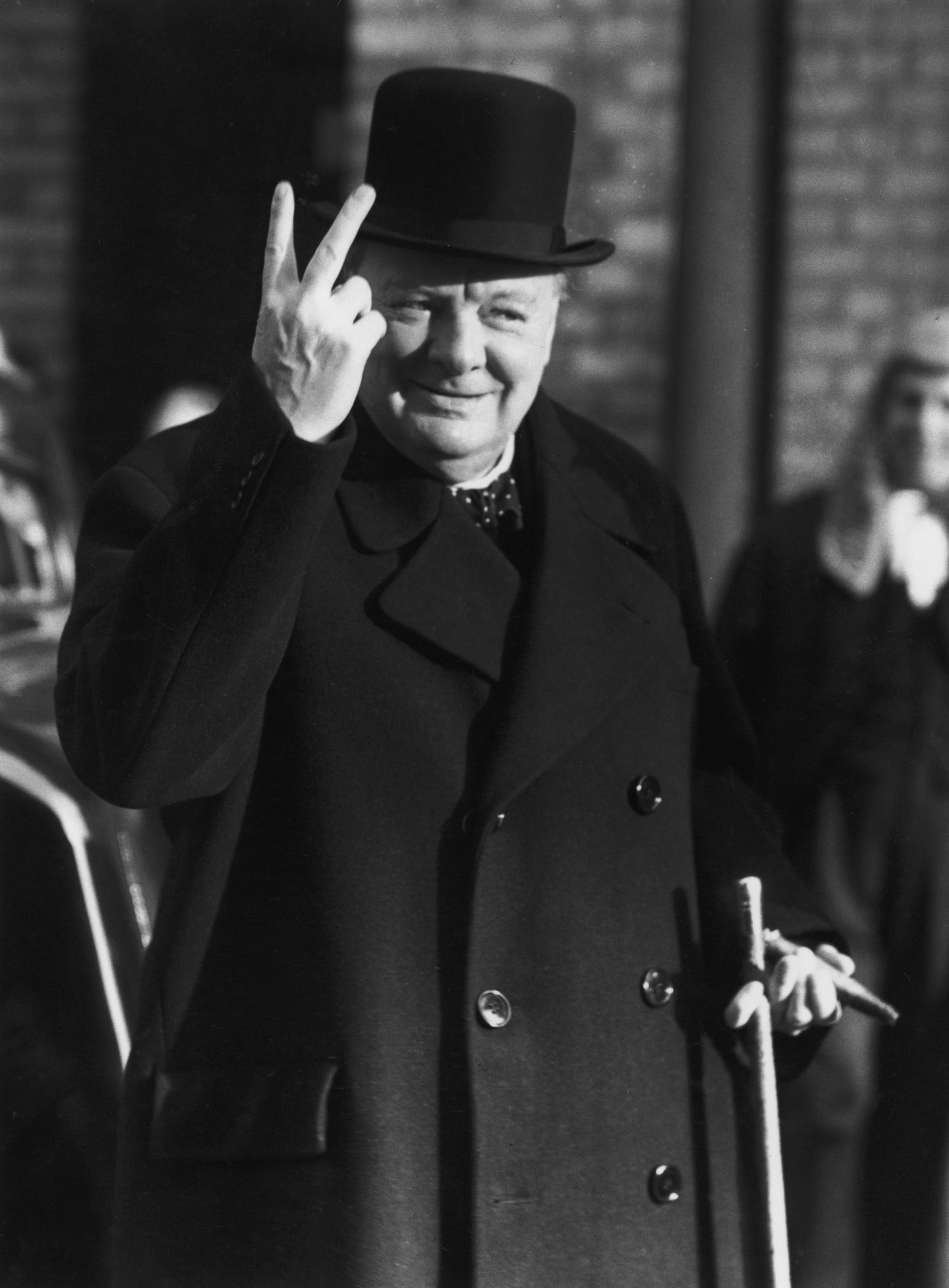 Famed Winston Churchill ‘Roaring Lion’ photograph stolen from Canada ...