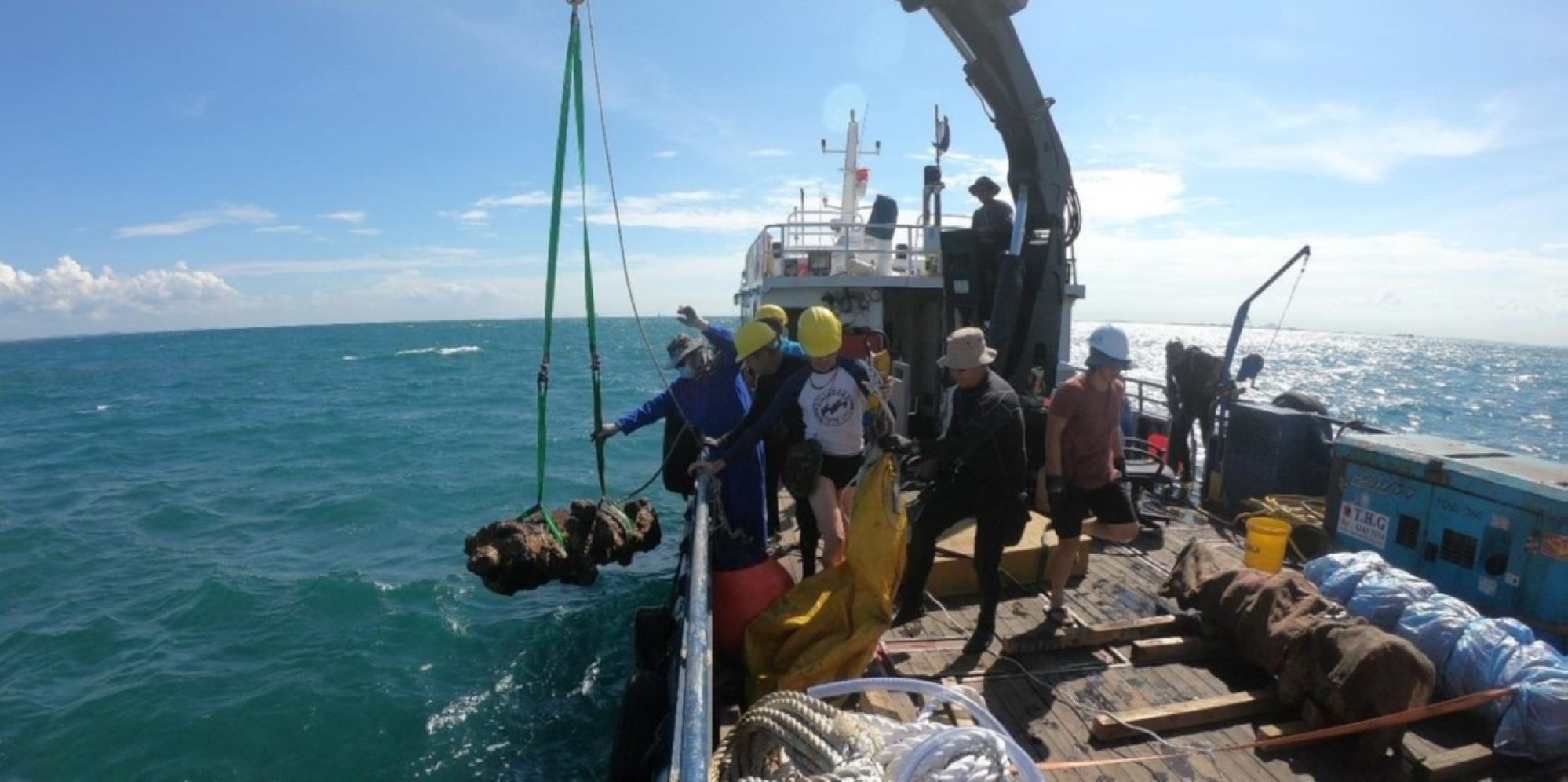 How does the amazing world of underwater archaeology work? Lifting the ...