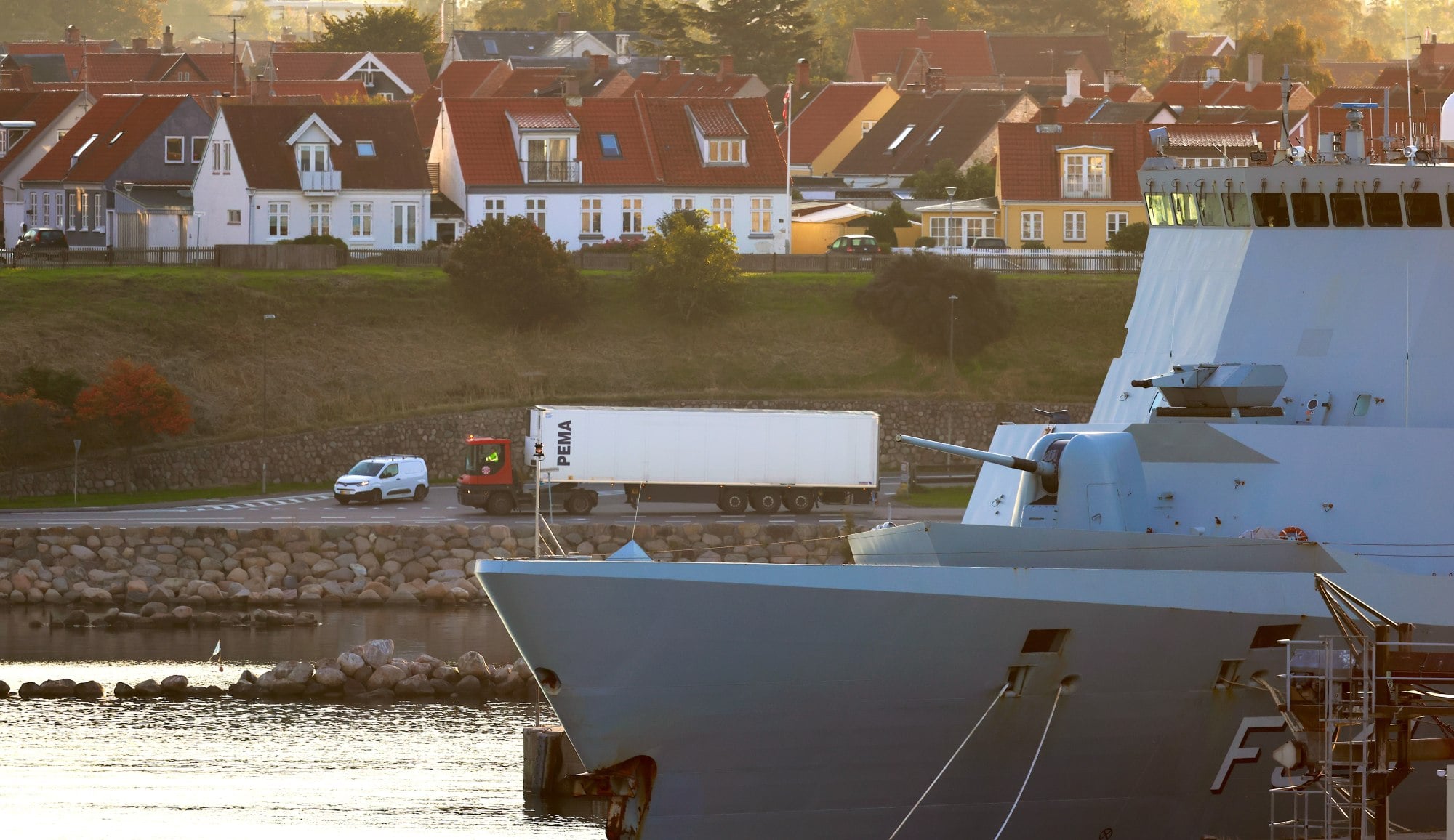 Sweden sends special diving vessel to area of Nord Stream pipeline ...
