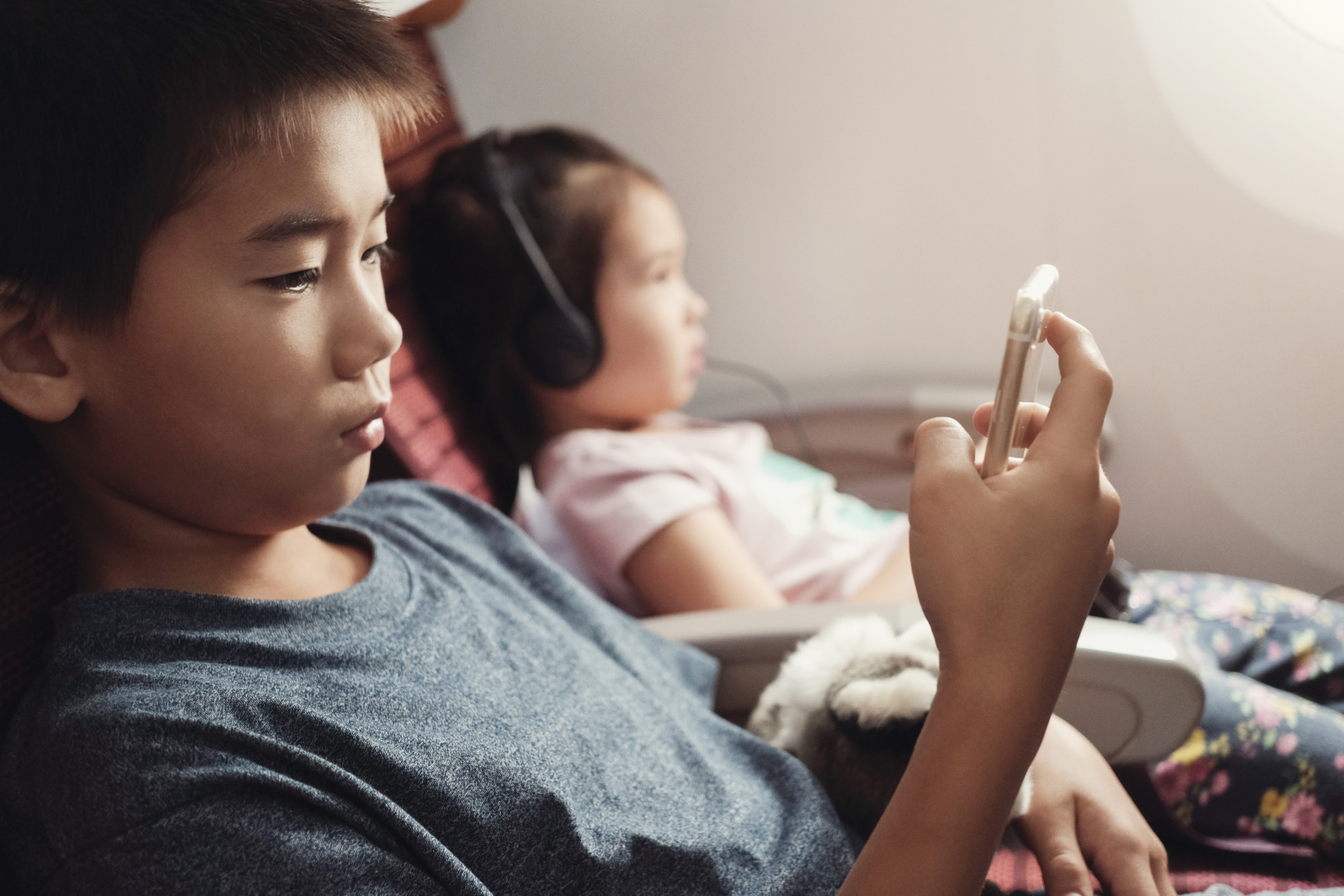 Download Netflix, watch later: viewing content offline can help the ...