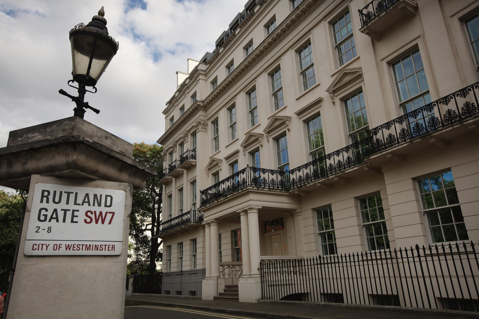 Why a Chinese billionaire is selling the most expensive home in the UK ...