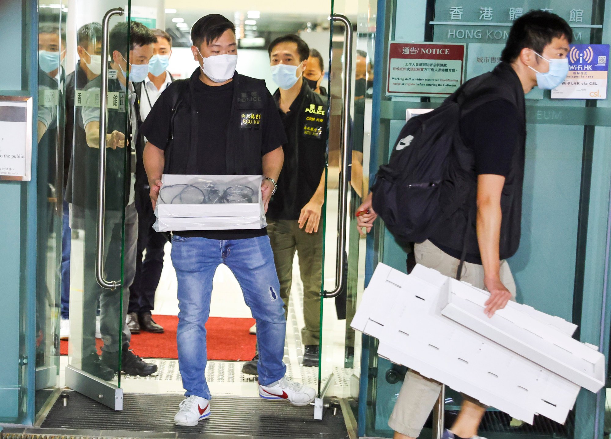 Mirror accident: installations at concerts to be reviewed by third ...