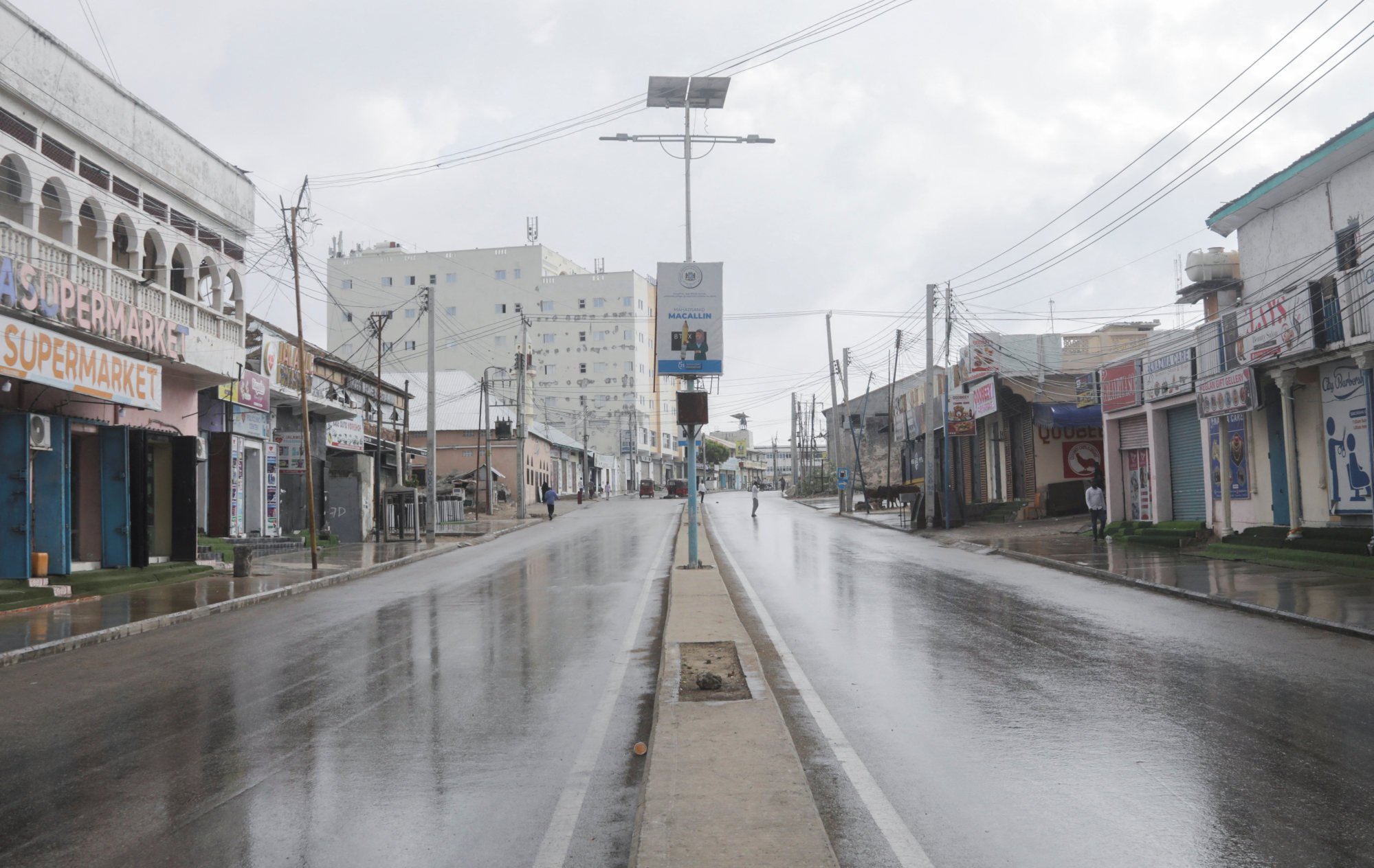 Somali forces storm hotel held by extremists, free 60 people | South ...