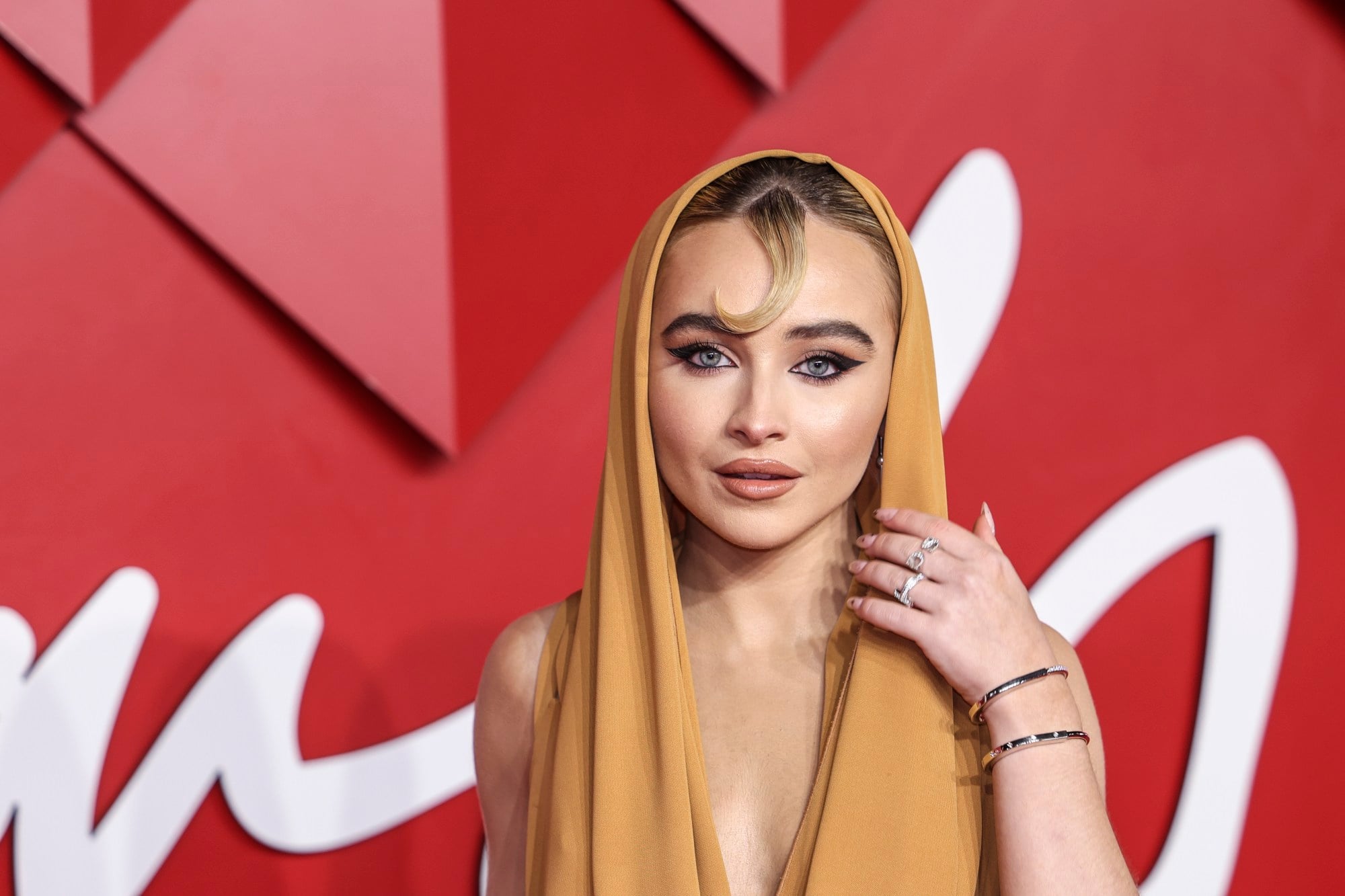 24 best celebrity red-carpet looks at the Fashion Awards 2022, from ...