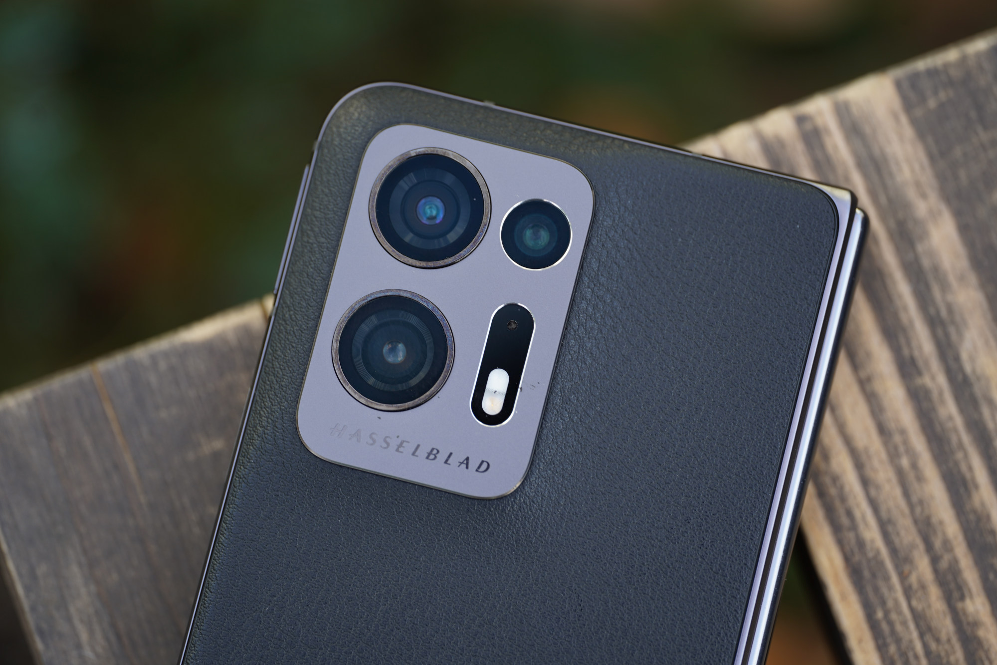 Oppo Find N2 foldable phone a light, sturdy, compact competitor for ...