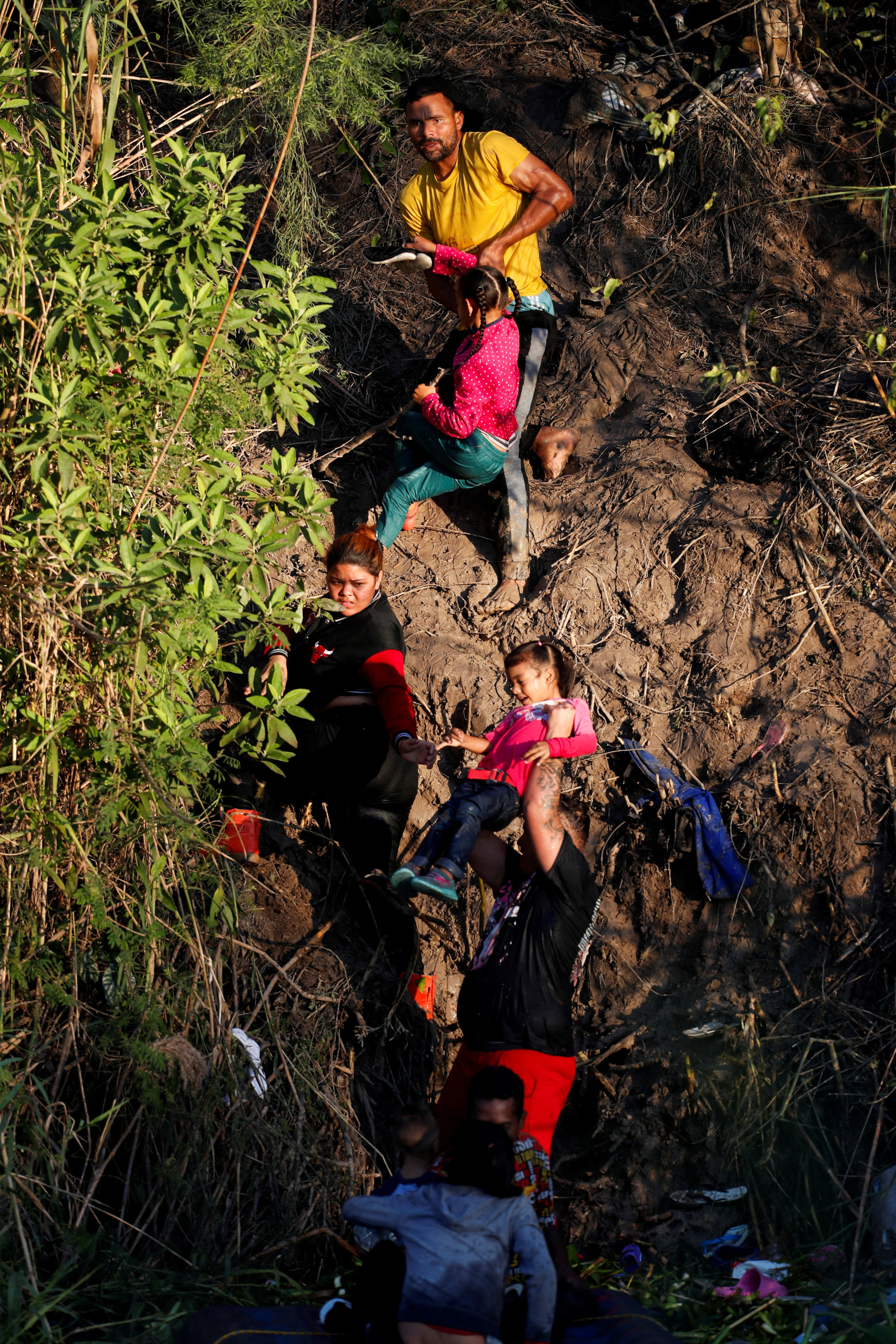 US Supreme Court keeps controversial Trump-era border policy in place ...