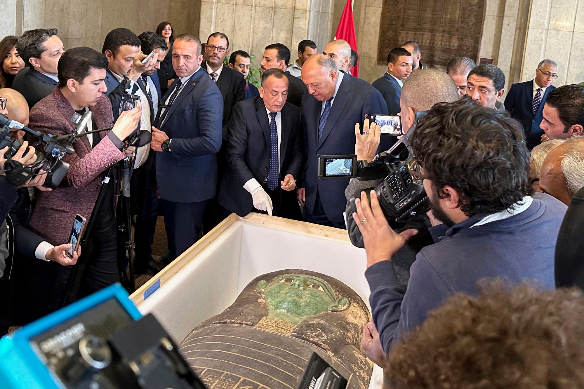 Looted ancient sarcophagus returns to Egypt from US years after it was ...