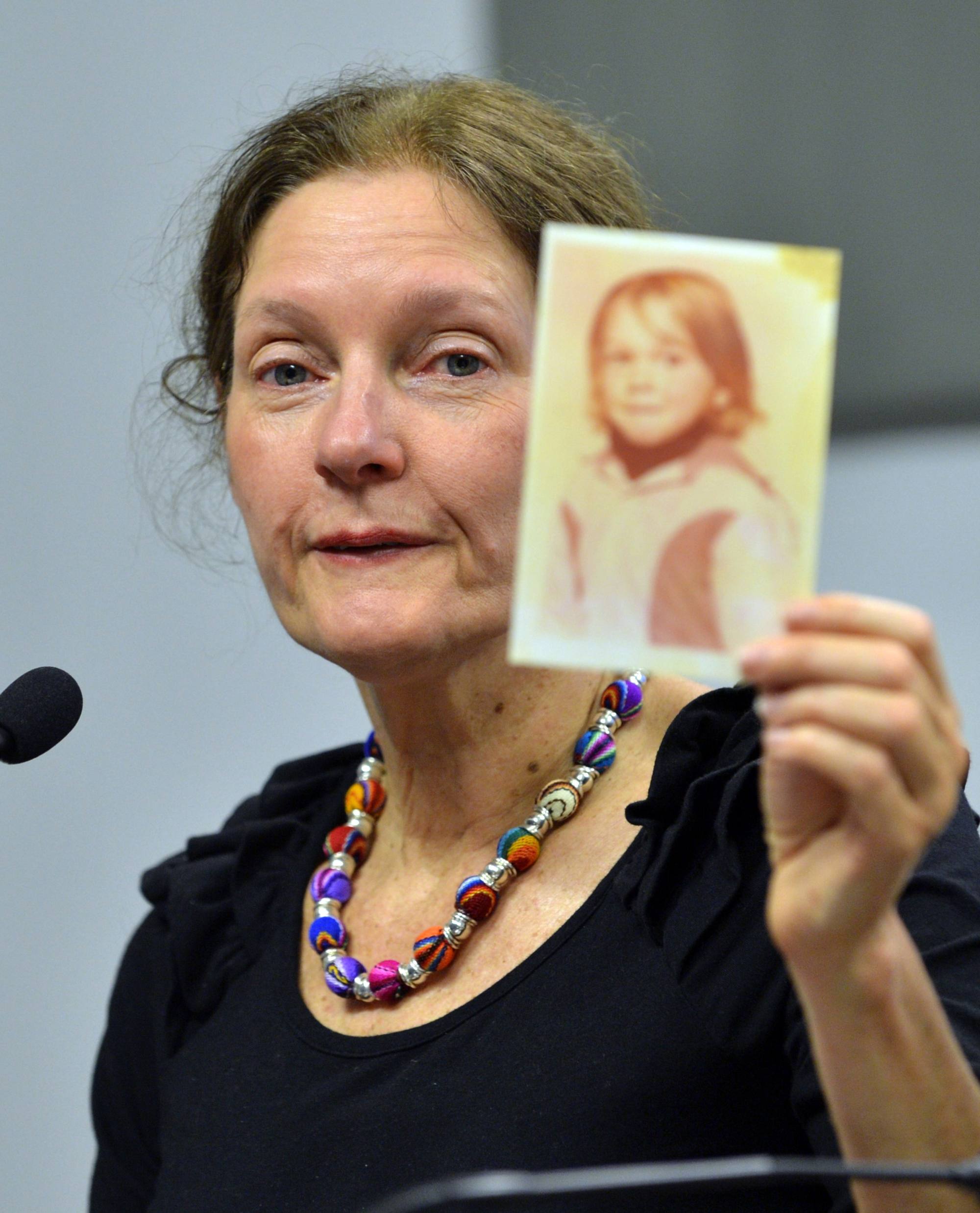 Pamela Anderson memoir reveals Julian Assange’s mother told her to ...