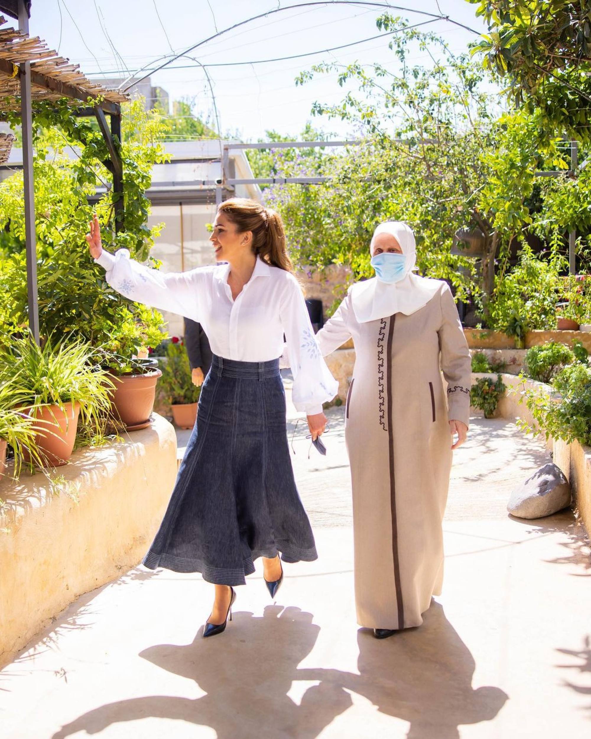 7 times Queen Rania of Jordan style twinned with celebrities, from ...