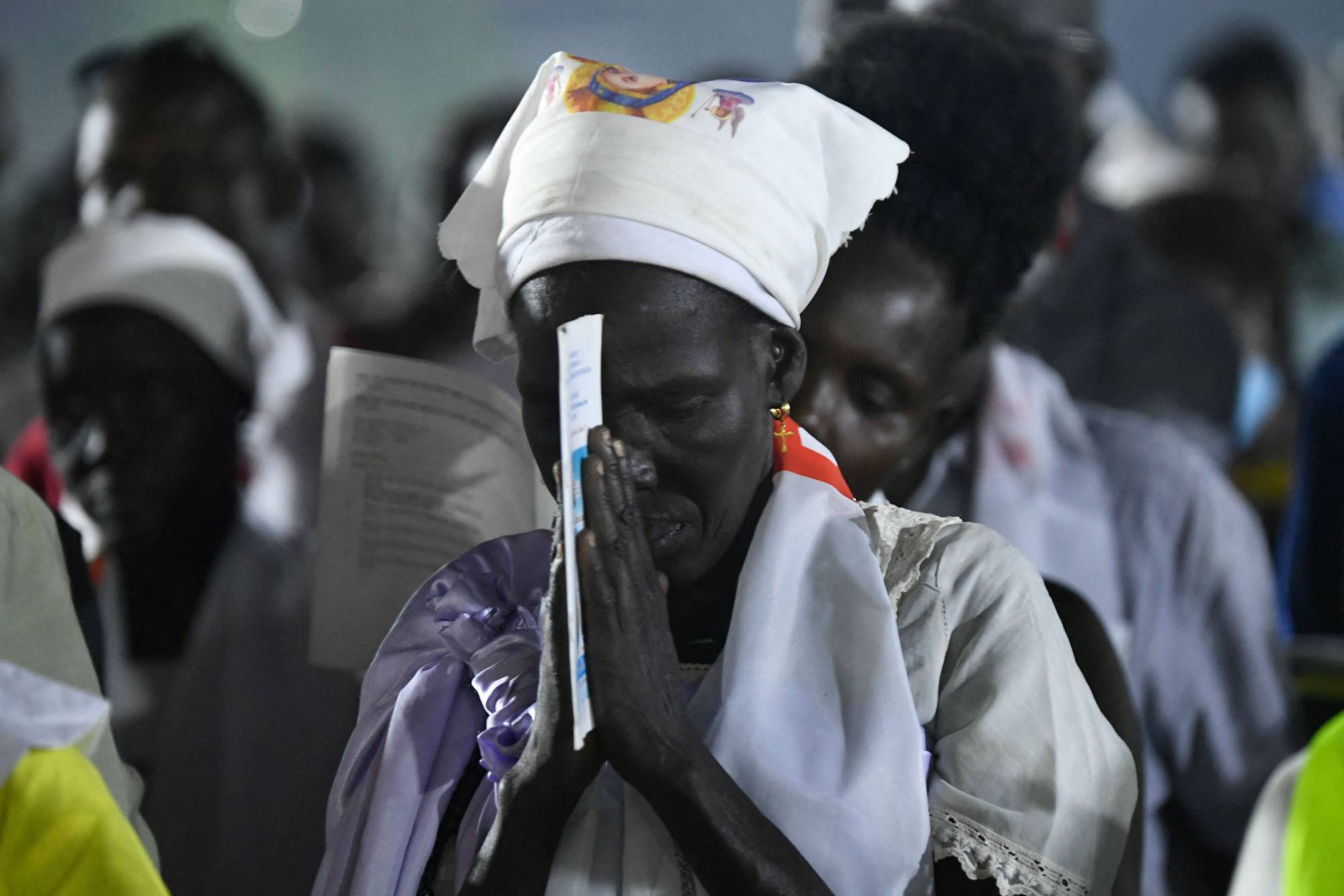 Pope Francis meets victims of war on South Sudan peace pilgrimage ...