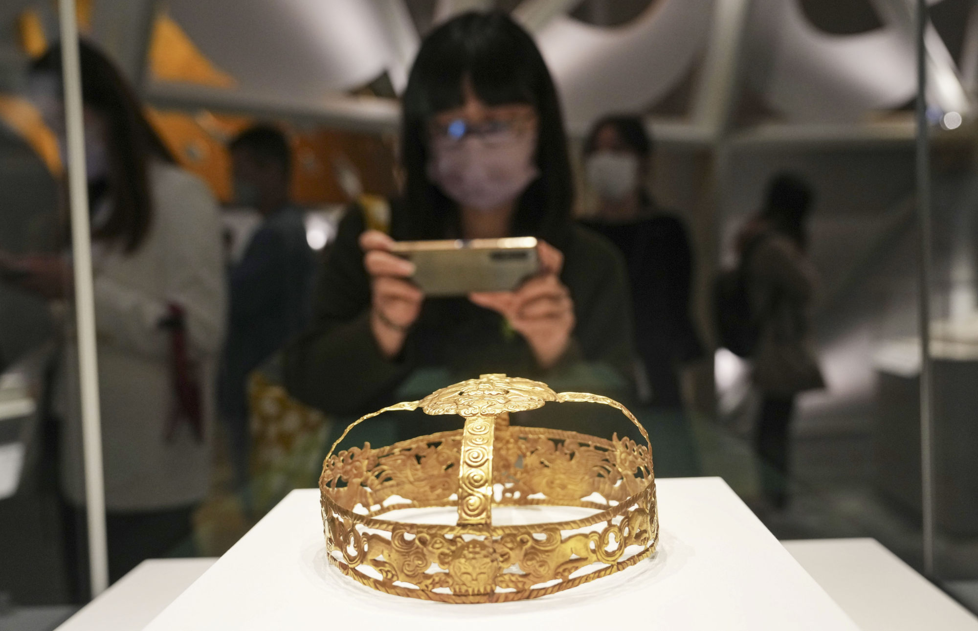 Ancient gold Chinese artefacts go on display at Hong Kong Palace Museum ...