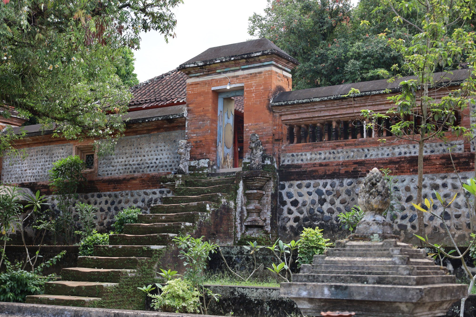 The other side of Lombok, Indonesia: ancient temples open to Hindus and ...