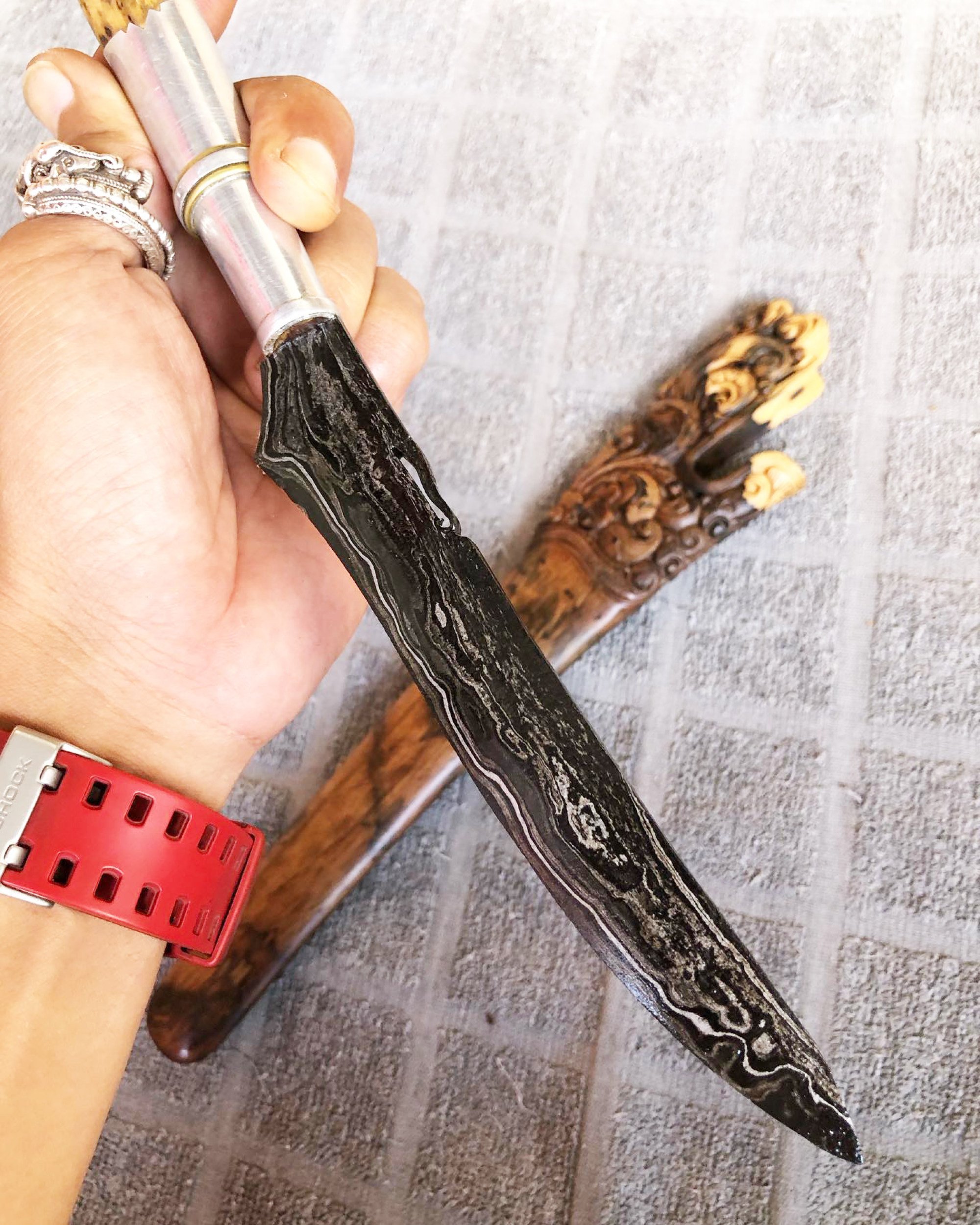Blade in Indonesia: crafter turns to YouTube to keep kris-making ...