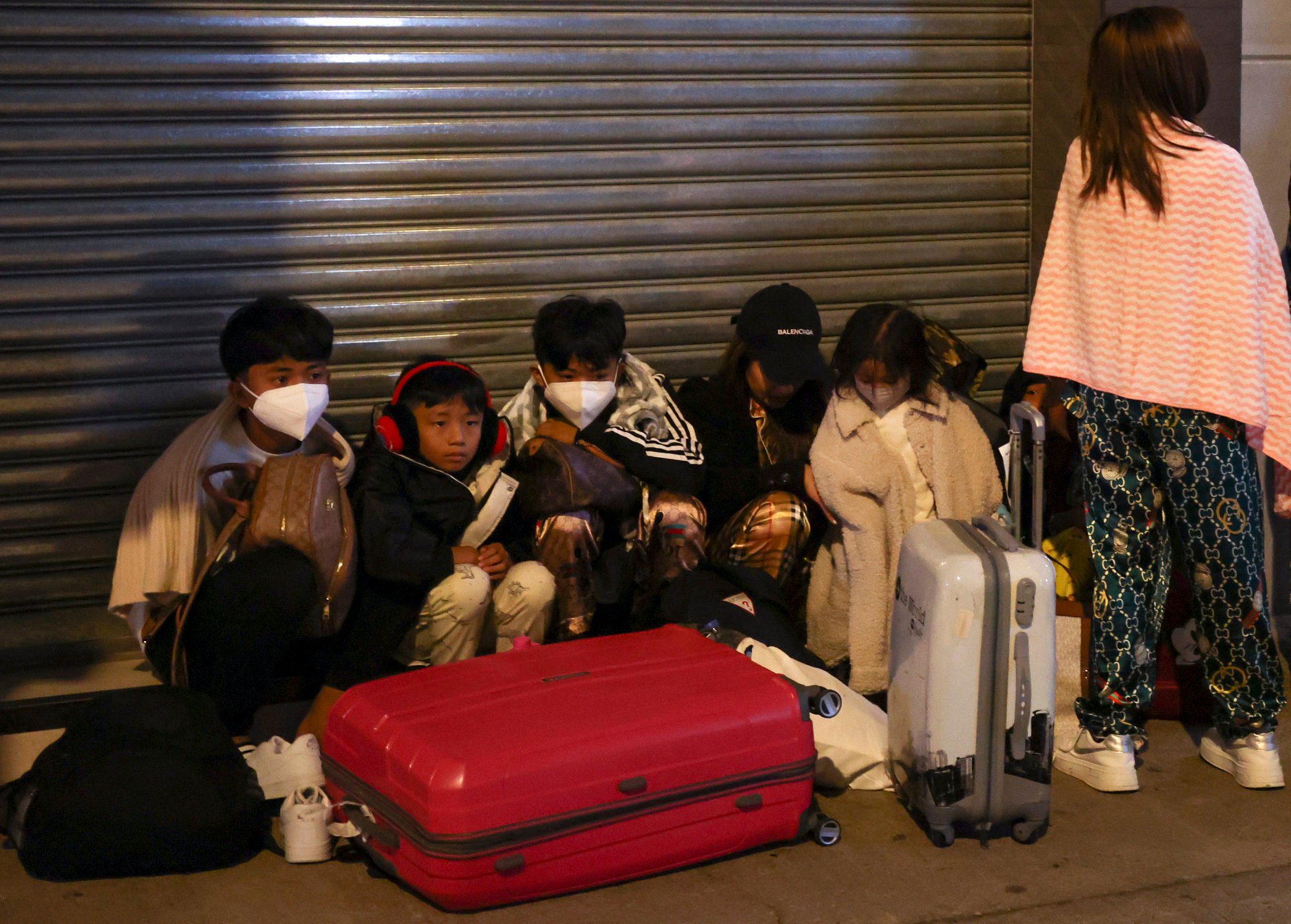 Hong Kong fire: witnesses describe ‘burning debris falling from sky ...