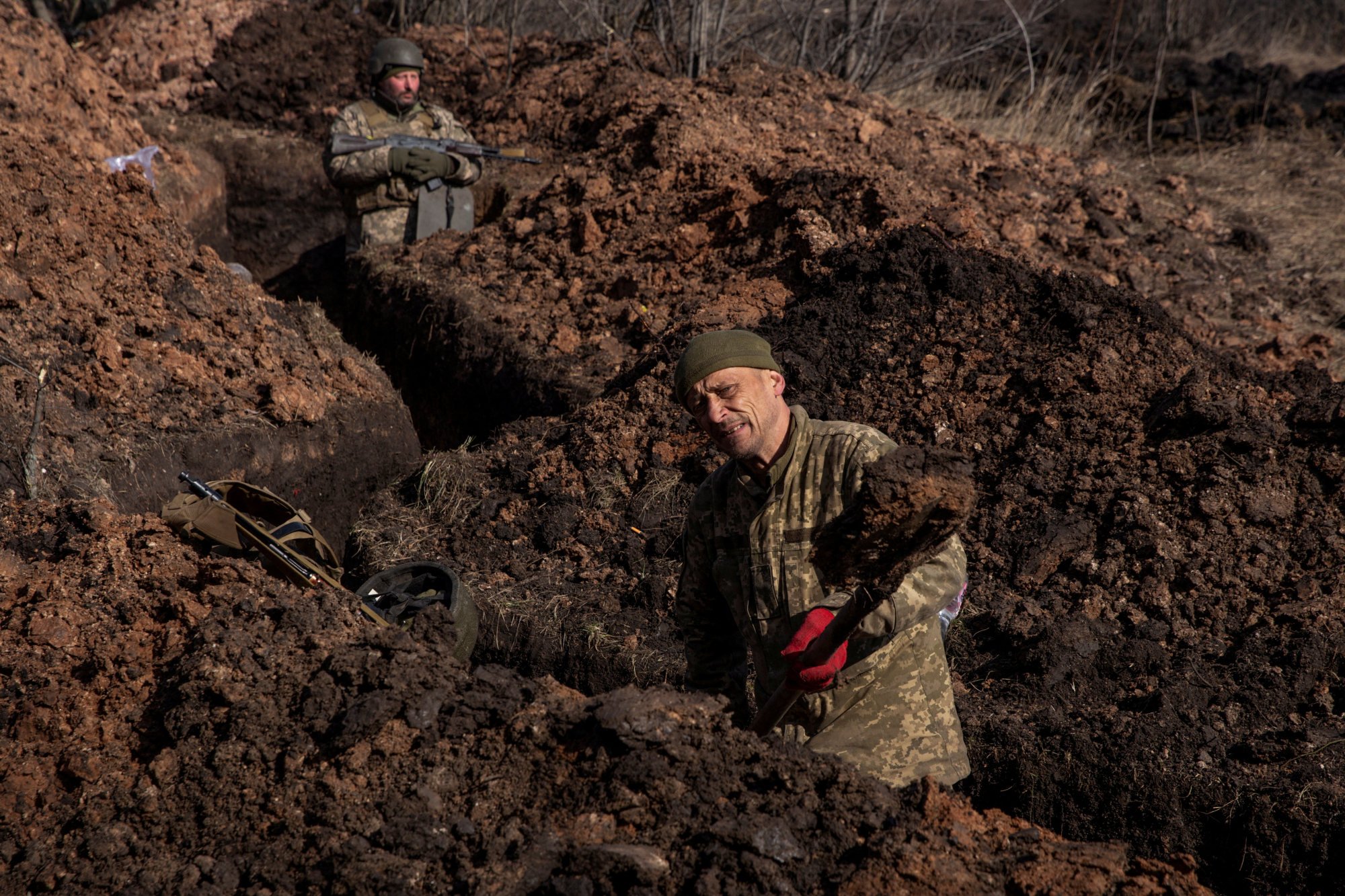 Ukraine’s top commanders vow to defend Bakhmut, but troops say it will ...