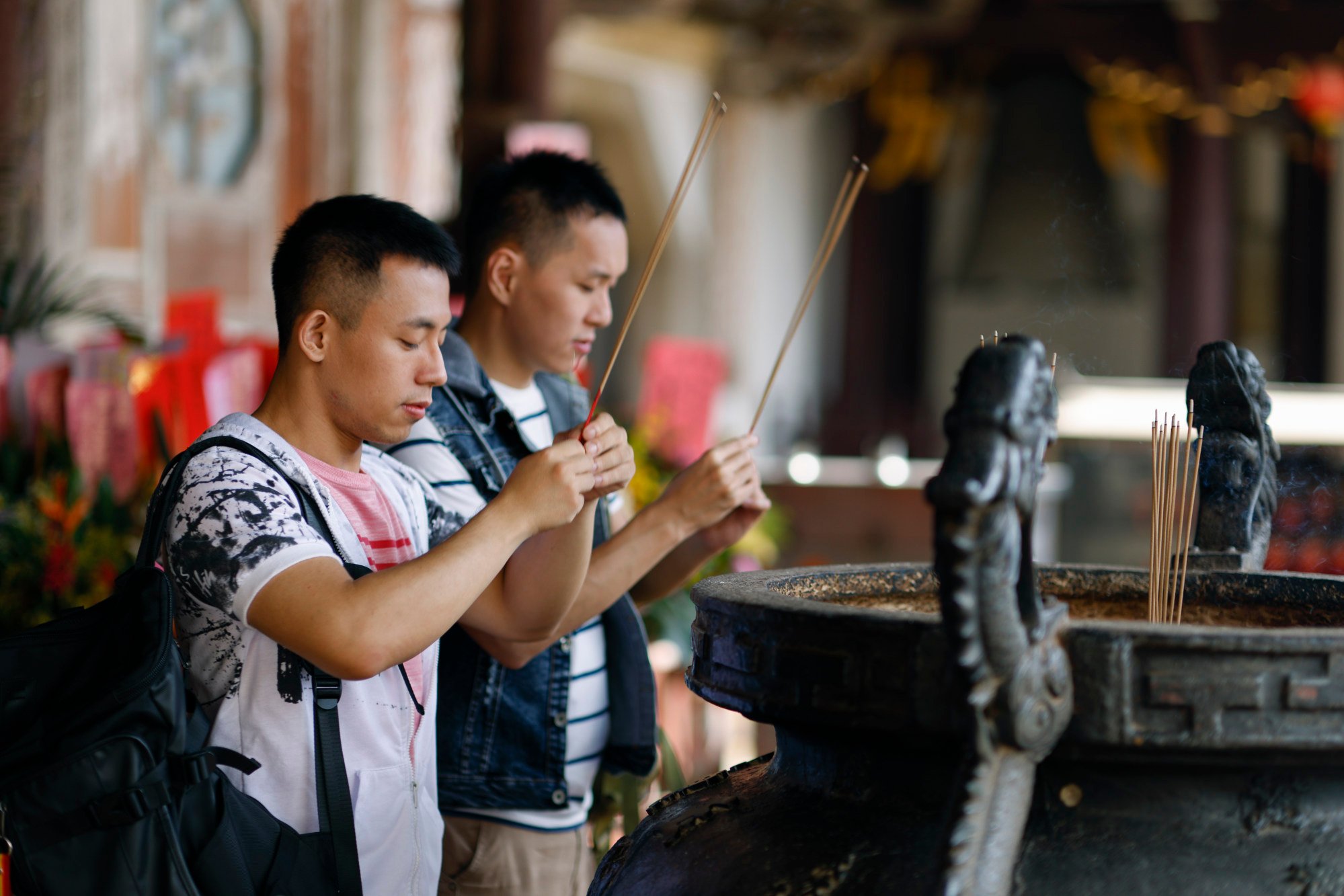 ‘Money more important than love’: video of worshippers queuing outside ...