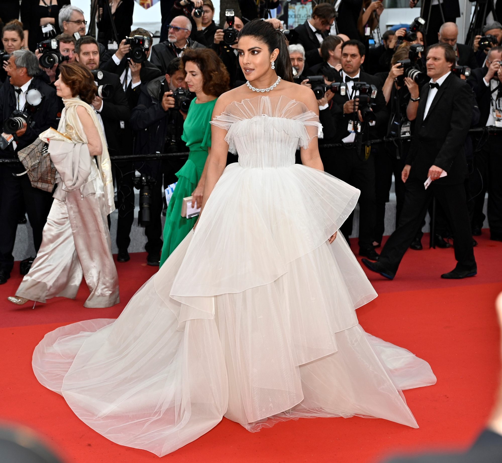 16 stars who wore actual wedding dresses on the red carpet: from ...
