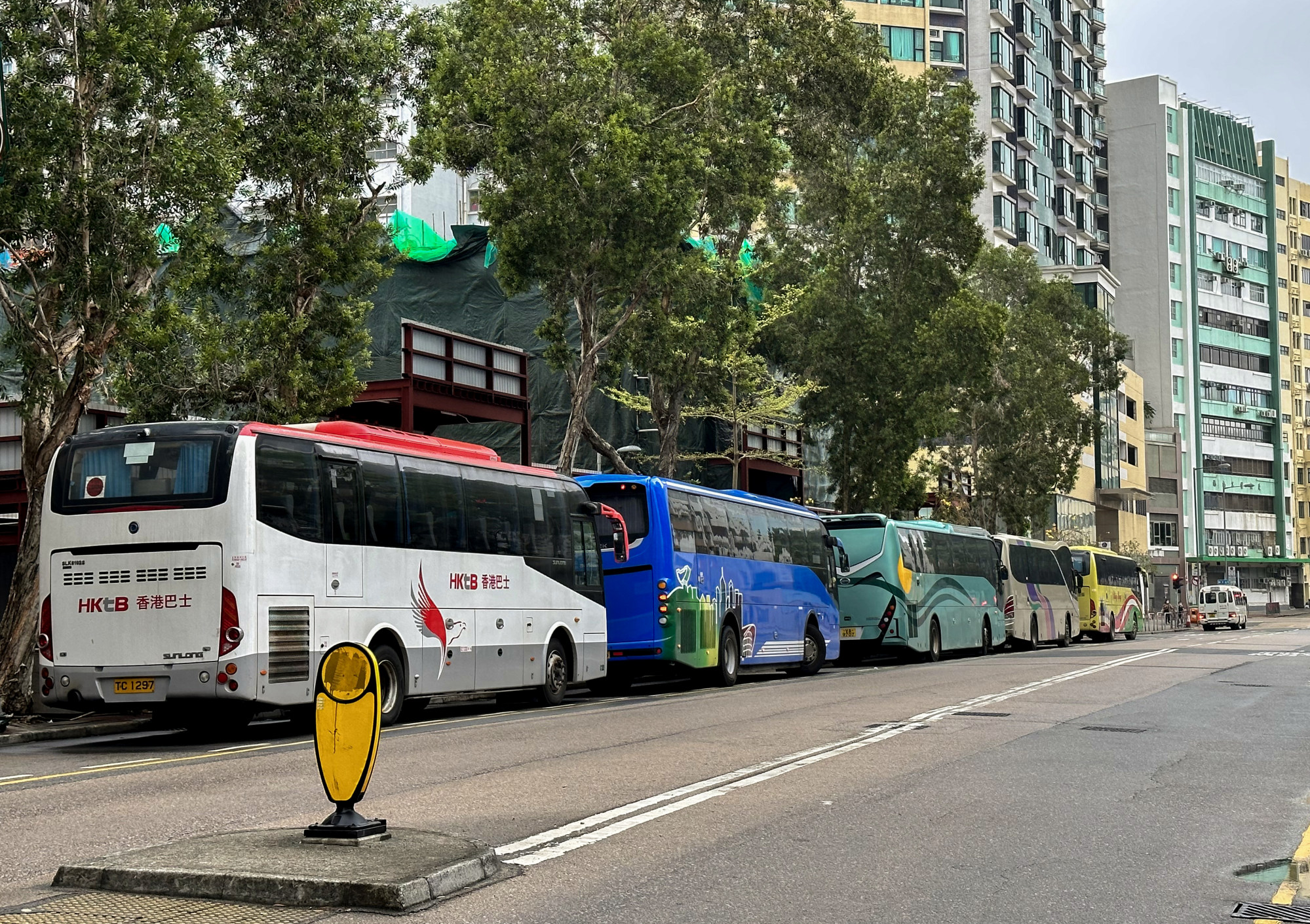 2 Hong Kong restaurants vow to hire security guards in response to ...