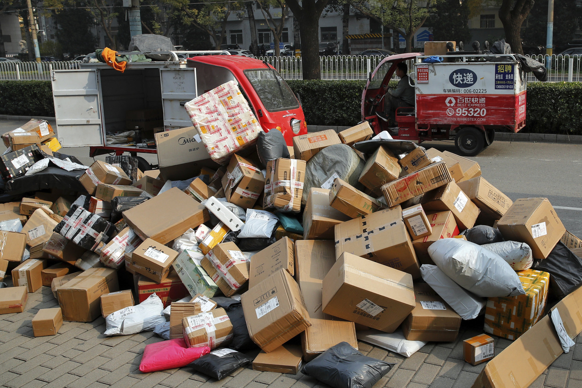 MTR Lab, Cyberport invest in Hong Kong logistics start-up alfred24 that ...