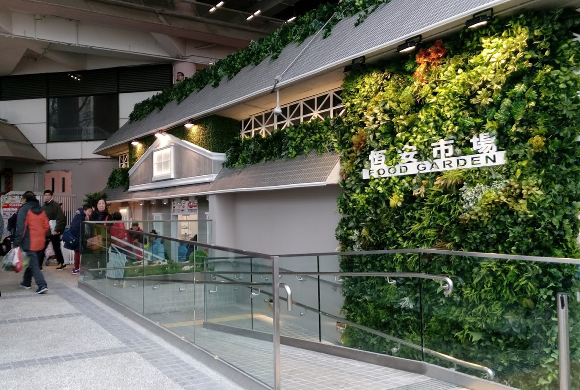 2 Hong Kong men lured with promise of massages then robbed of necklaces ...