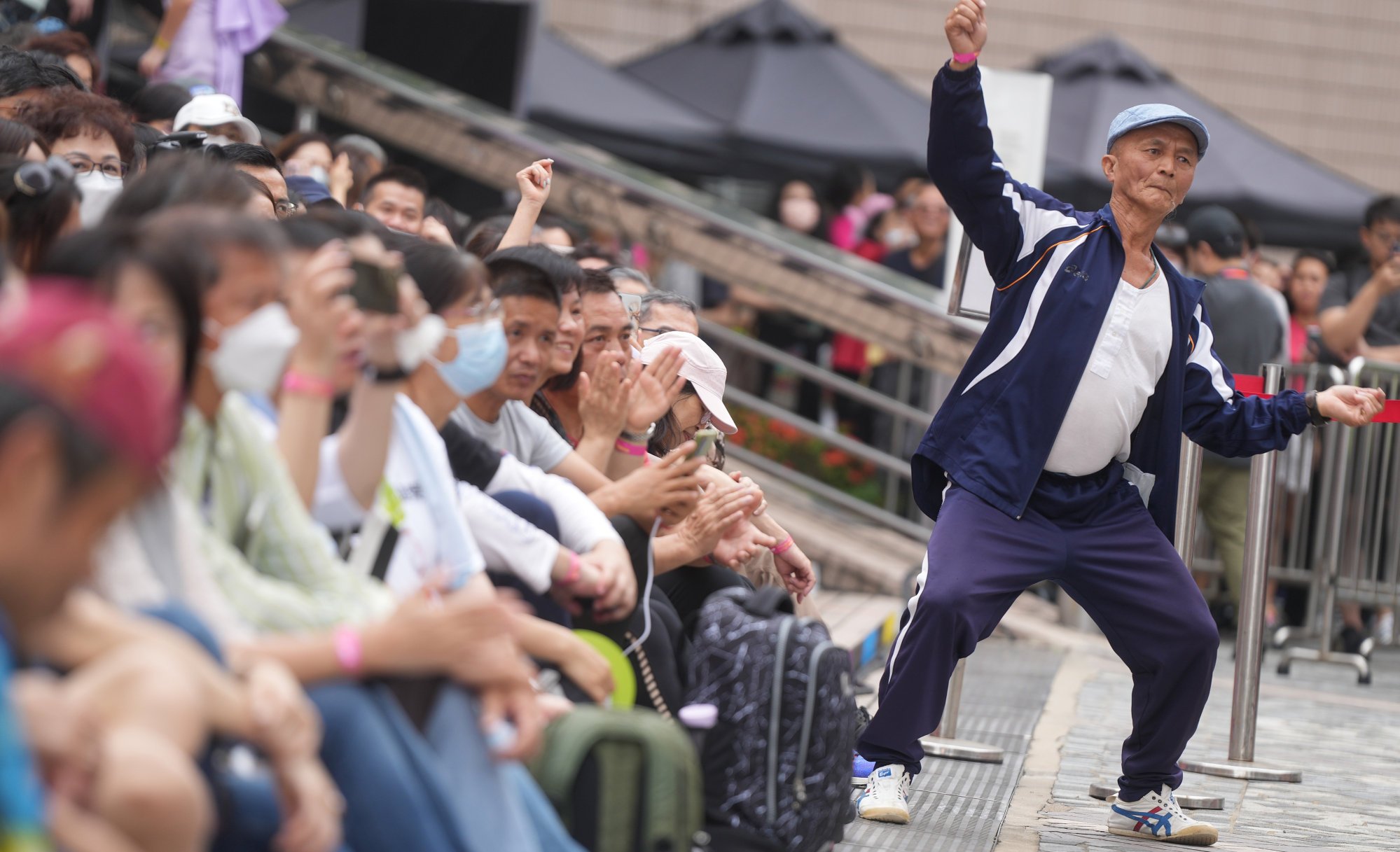 Free ‘Hello Hong Kong’ pop concert attracts thousands of fans to ...