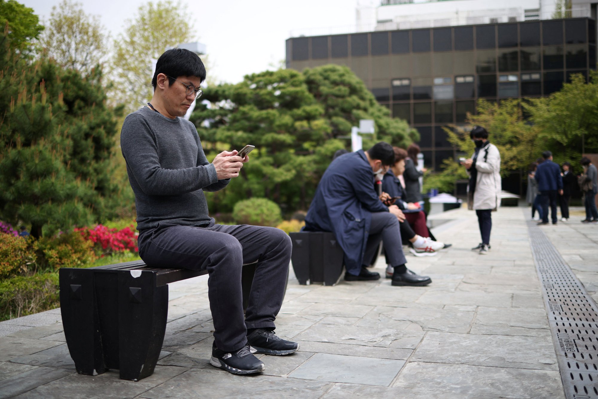 Struggling South Koreans tap the Toss app in pursuit of pennies, extra ...