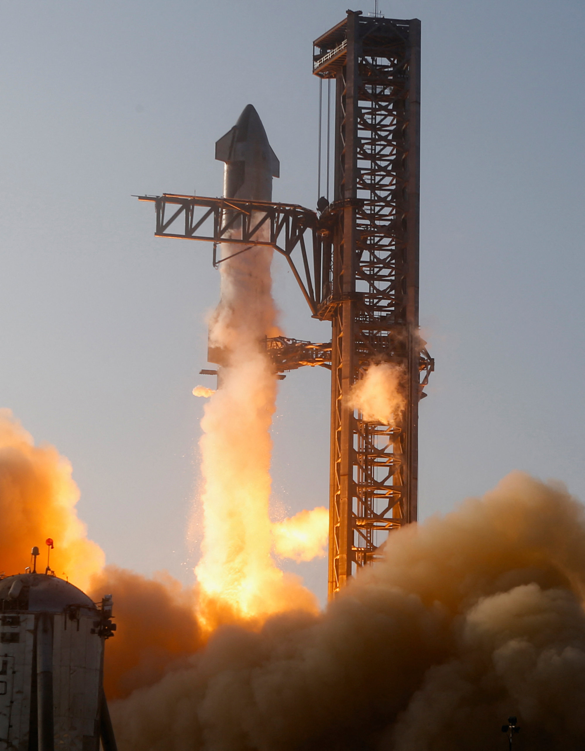 SpaceX’s giant rocket leaves crater, serious damage at Texas launch ...