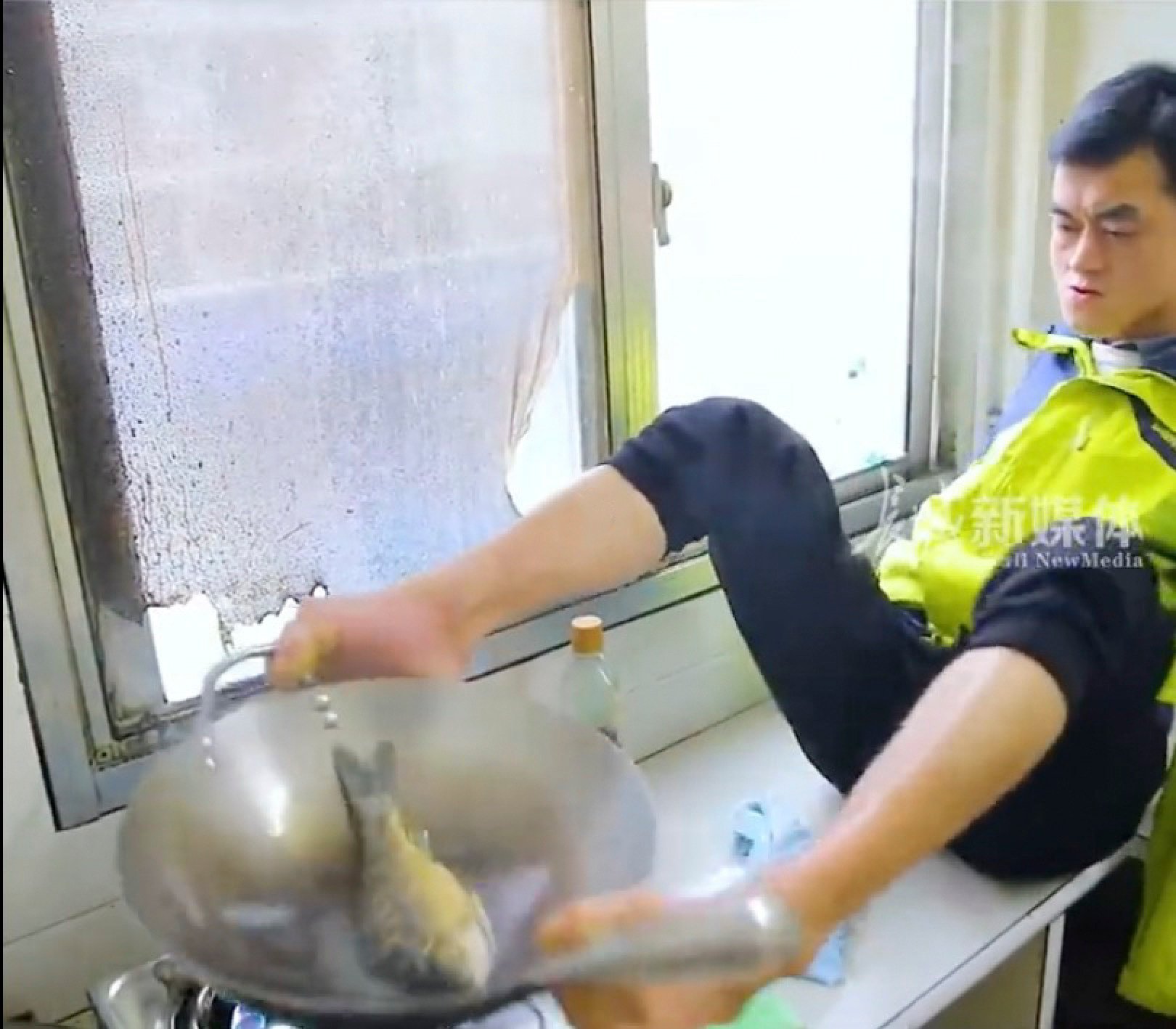 Video of armless man in China caring for newborn and wife – cooking ...