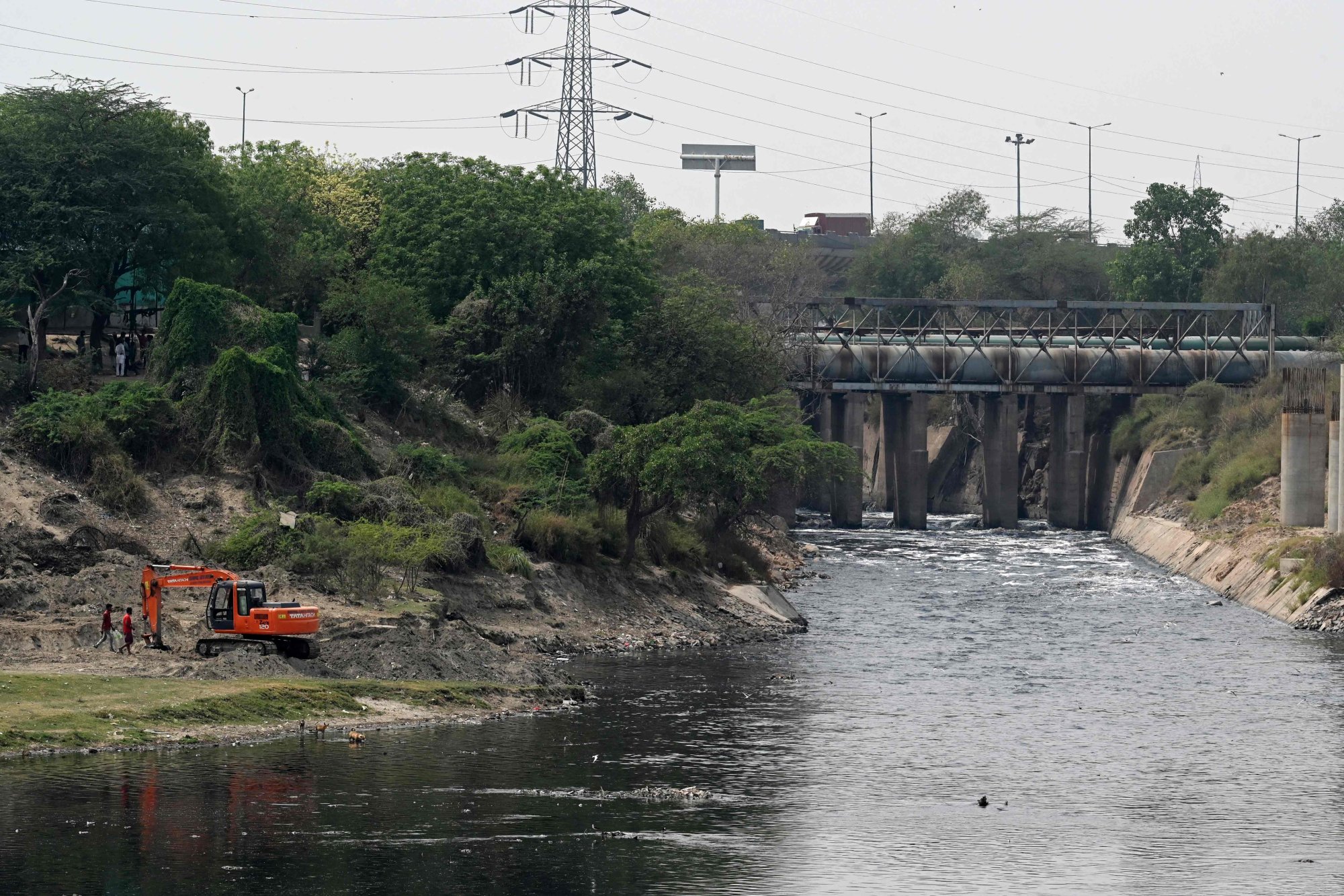 India dumps enough untreated sewage each day to fill 18,000 Olympic ...