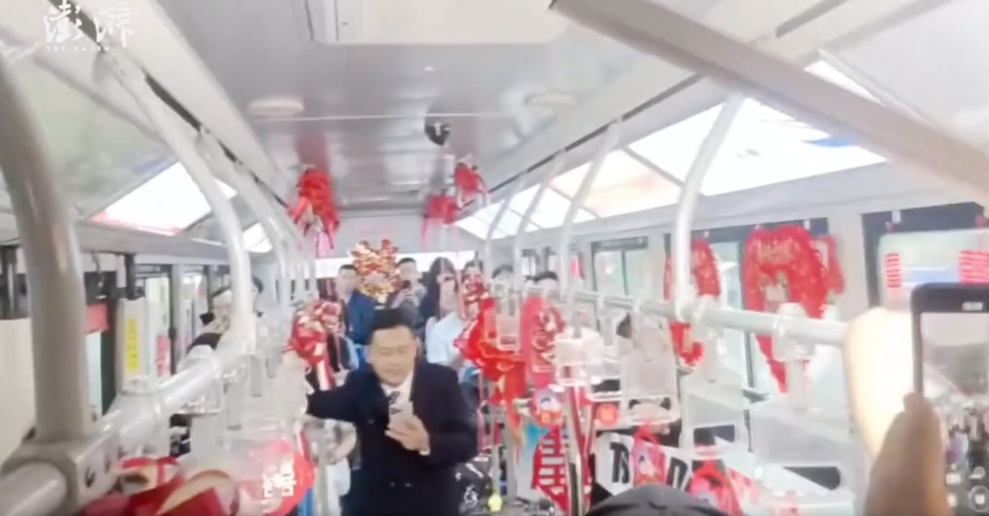 ‘I love you’ bus: Chinese couple turn electric vehicle into ‘wedding ...