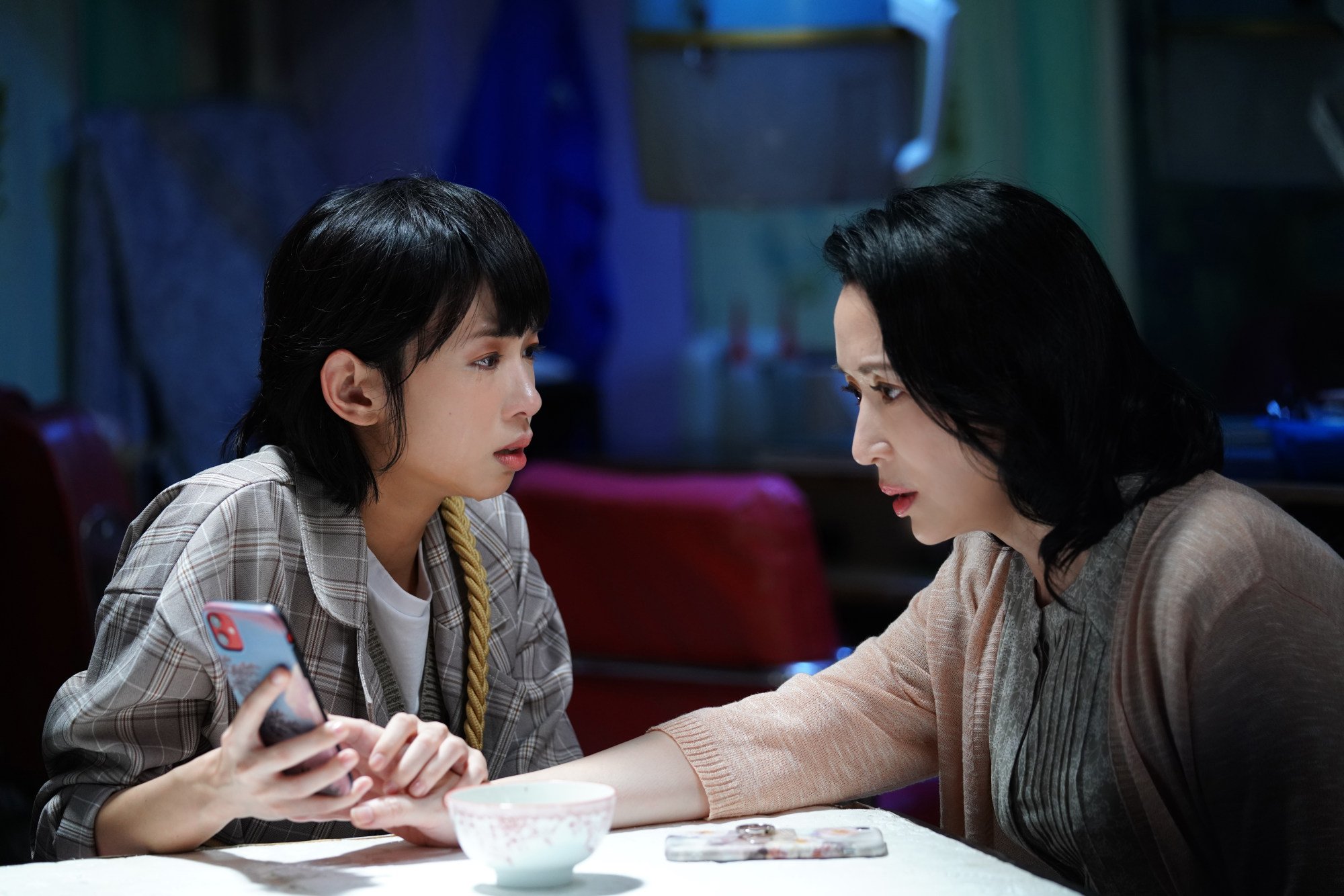 Social Distancing movie review: mobile phone addiction inspires ...